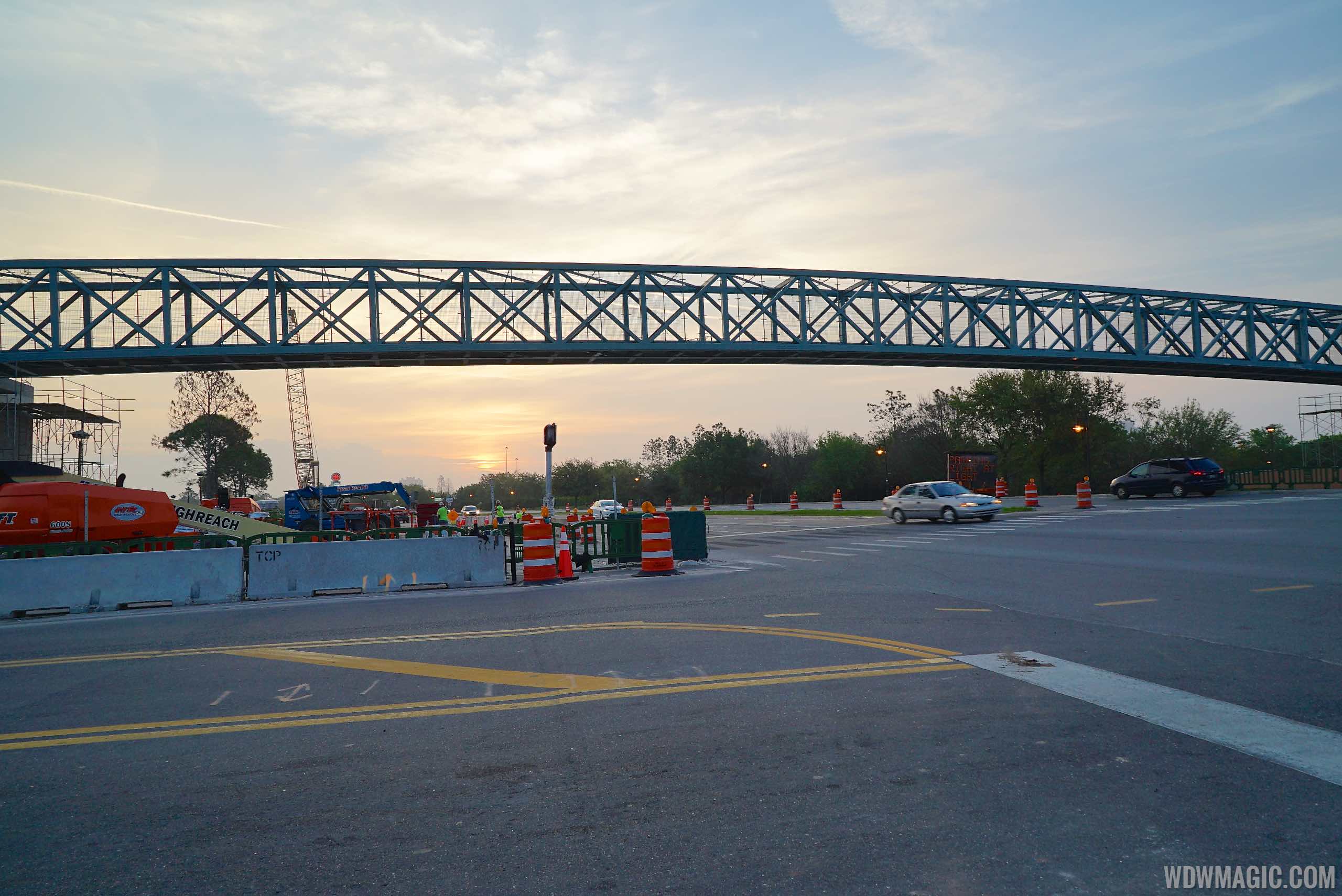 PHOTOS - New Disney Springs pedestrian bridge now in position over ...