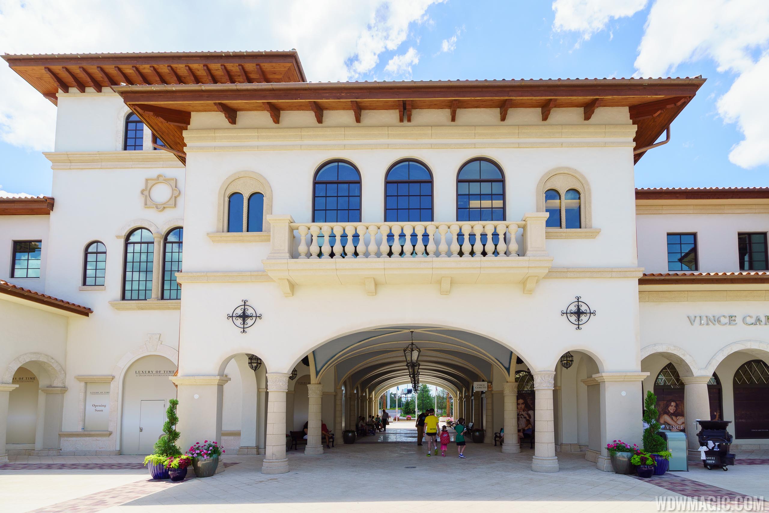 PHOTOS - Disney Springs opens its new bus loop