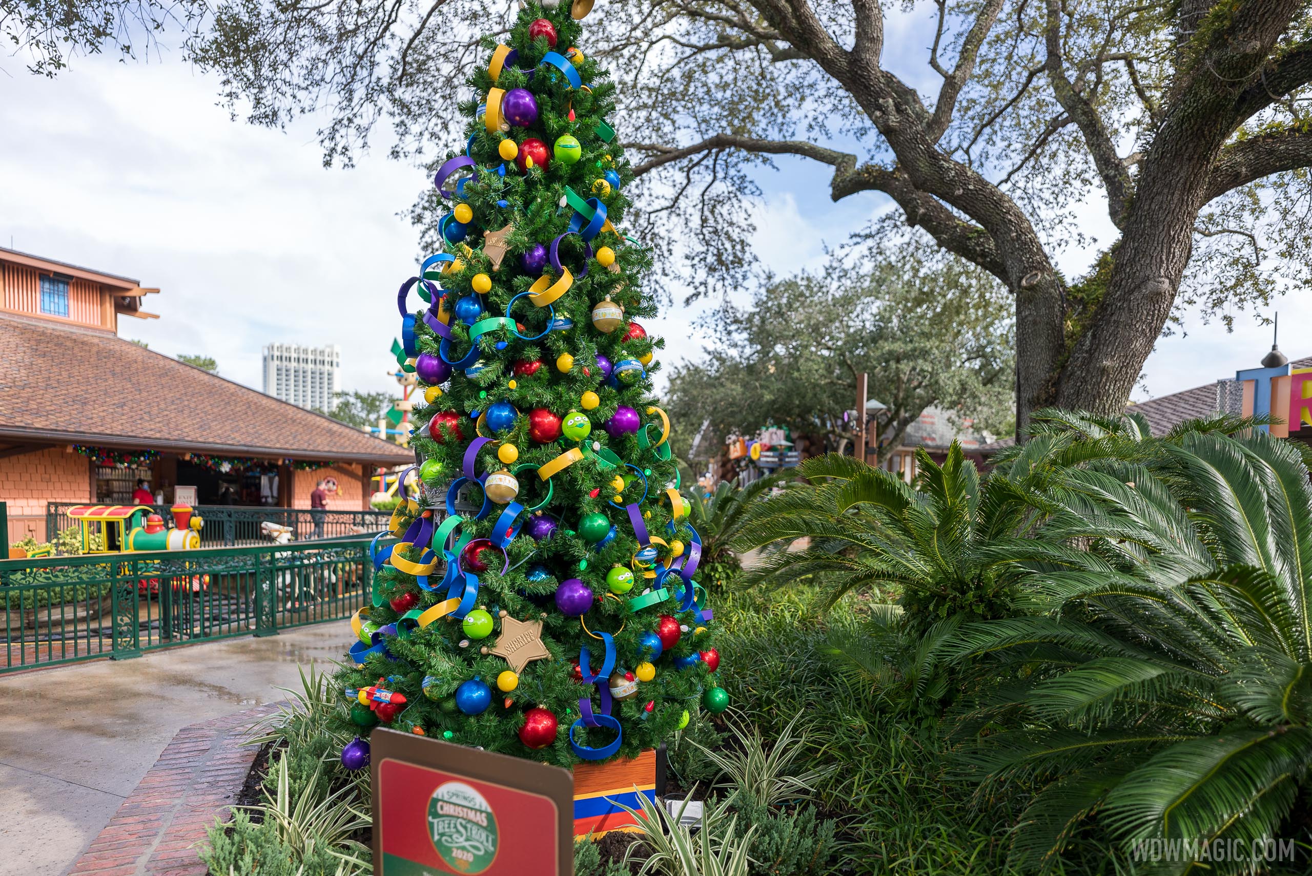 Disney Springs Christmas holiday decor 2020 - Photo 18 of 50