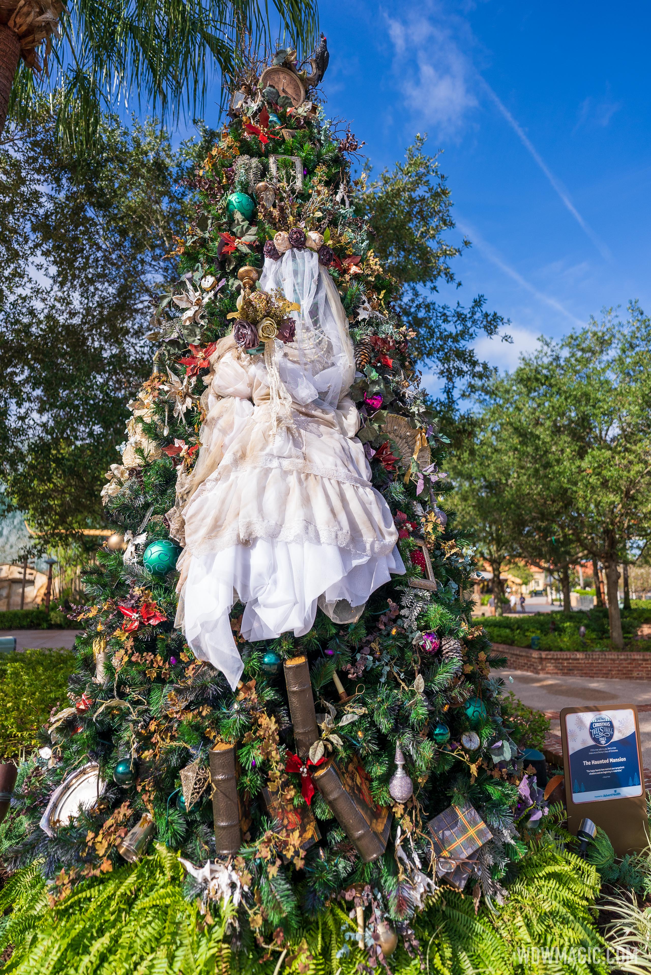Disney Springs Christmas holiday decor 2021 - Photo 28 of 53