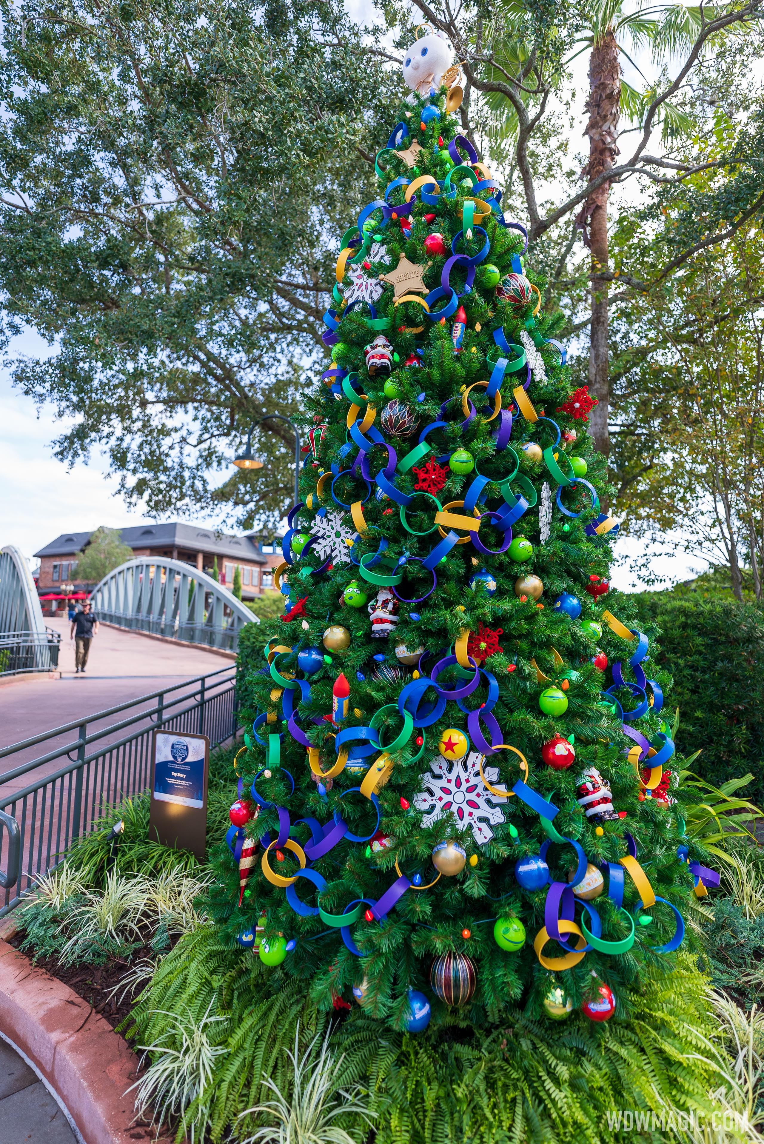 Disney Springs Christmas holiday decor 2021 - Photo 46 of 53