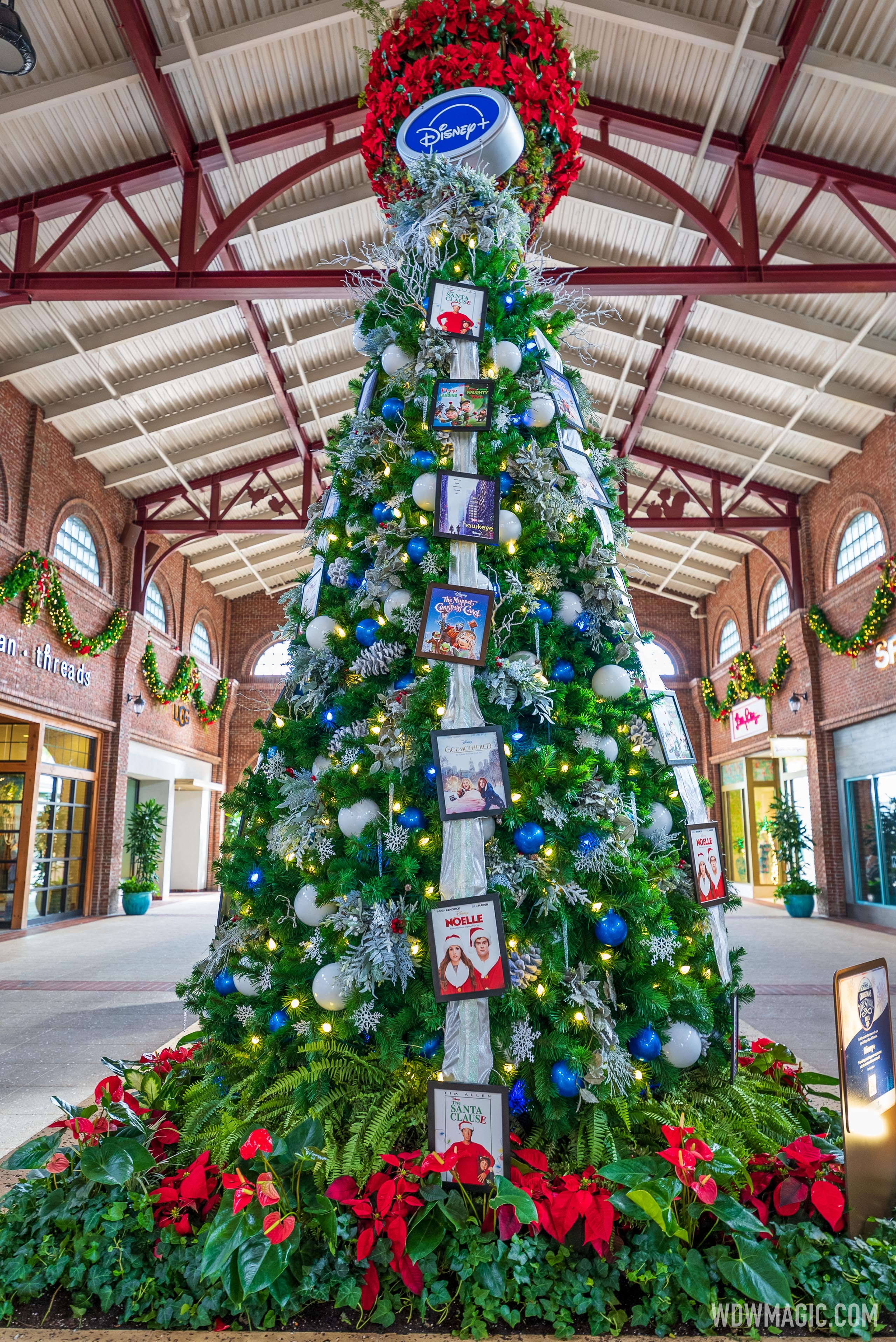 Disney Springs Christmas holiday decor 2021 - Photo 9 of 53