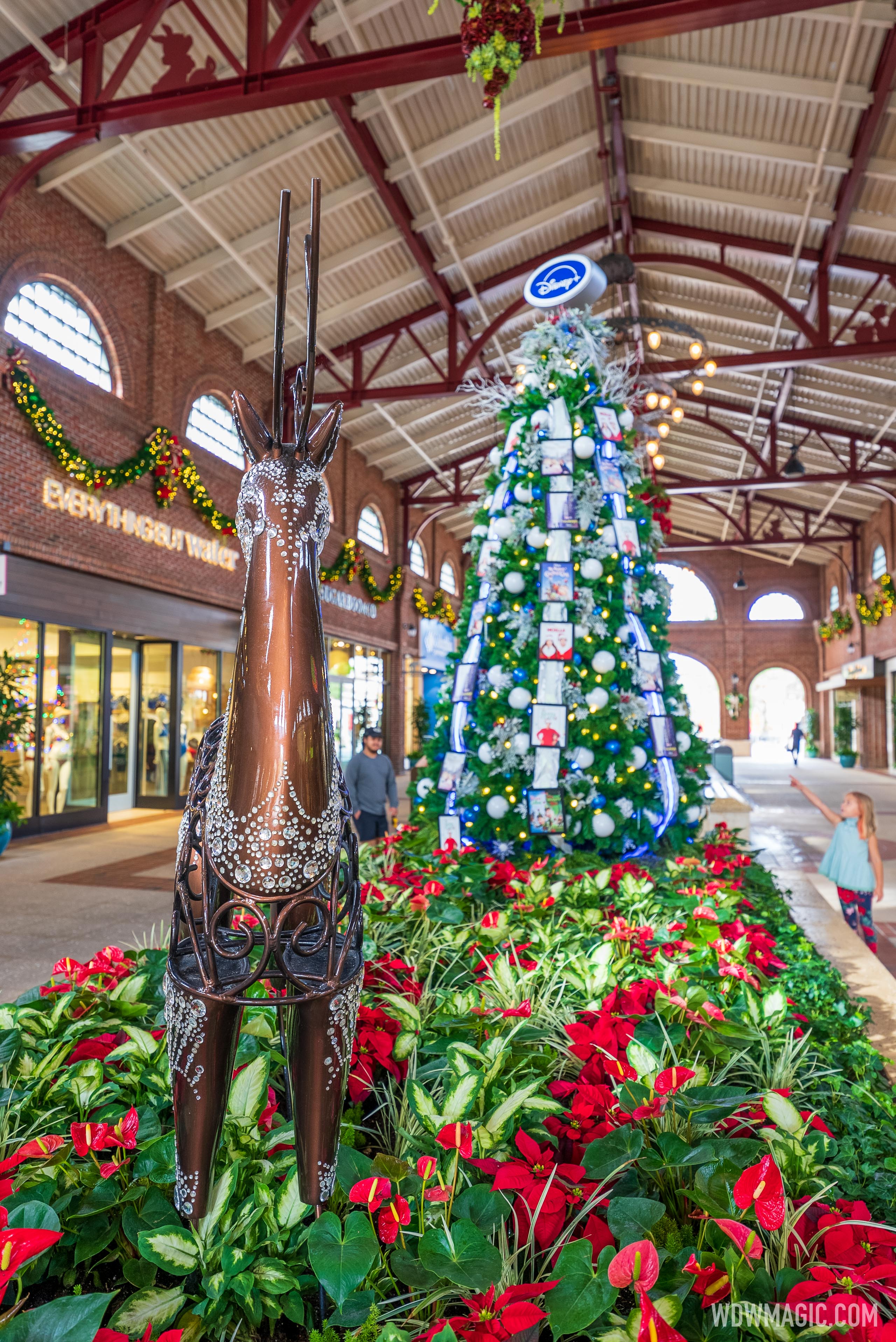 Disney Springs Christmas holiday decor 2021 - Photo 10 of 53
