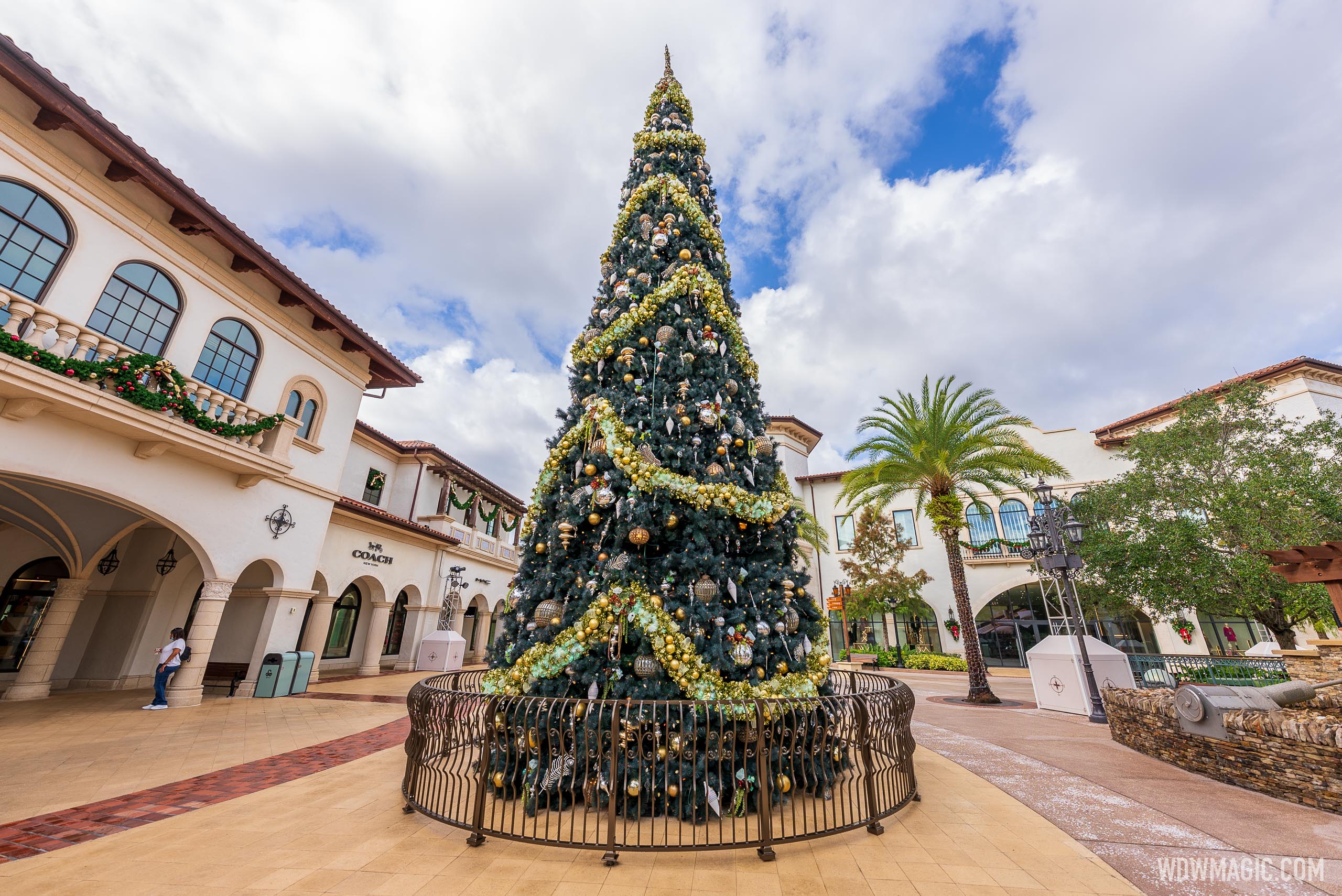 Disney Springs Christmas holiday decor 2021 - Photo 2 of 53