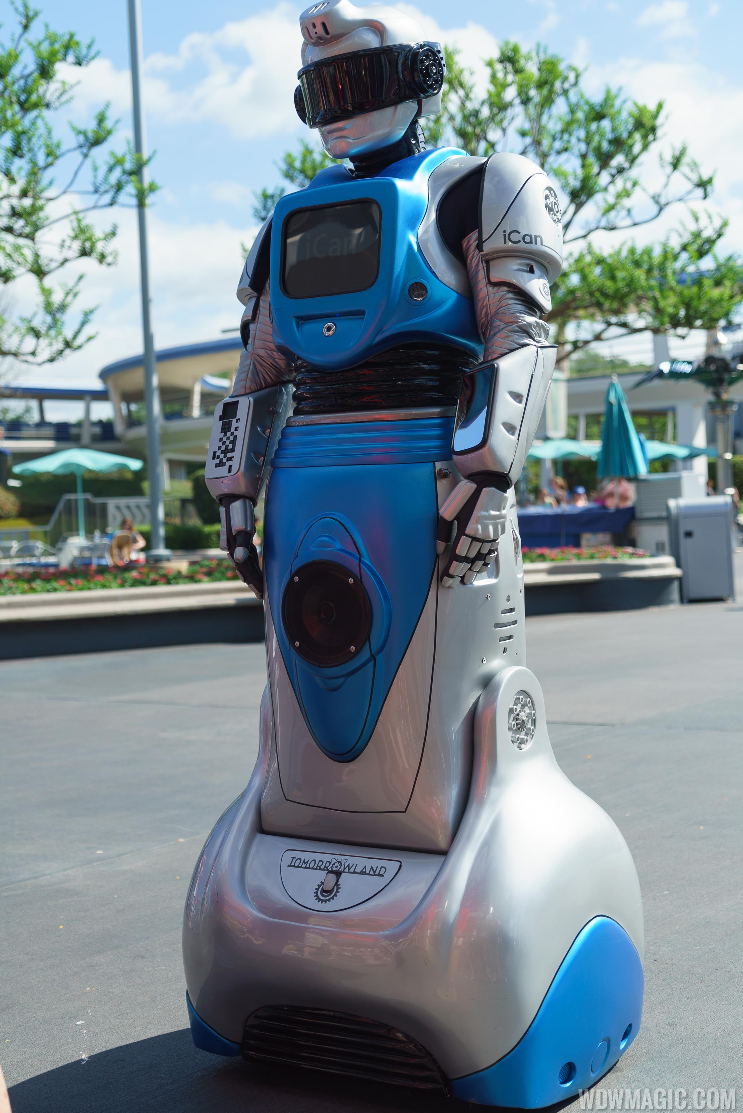 VIDEO - New interactive iCan Robot experience in the Magic Kingdom's ...