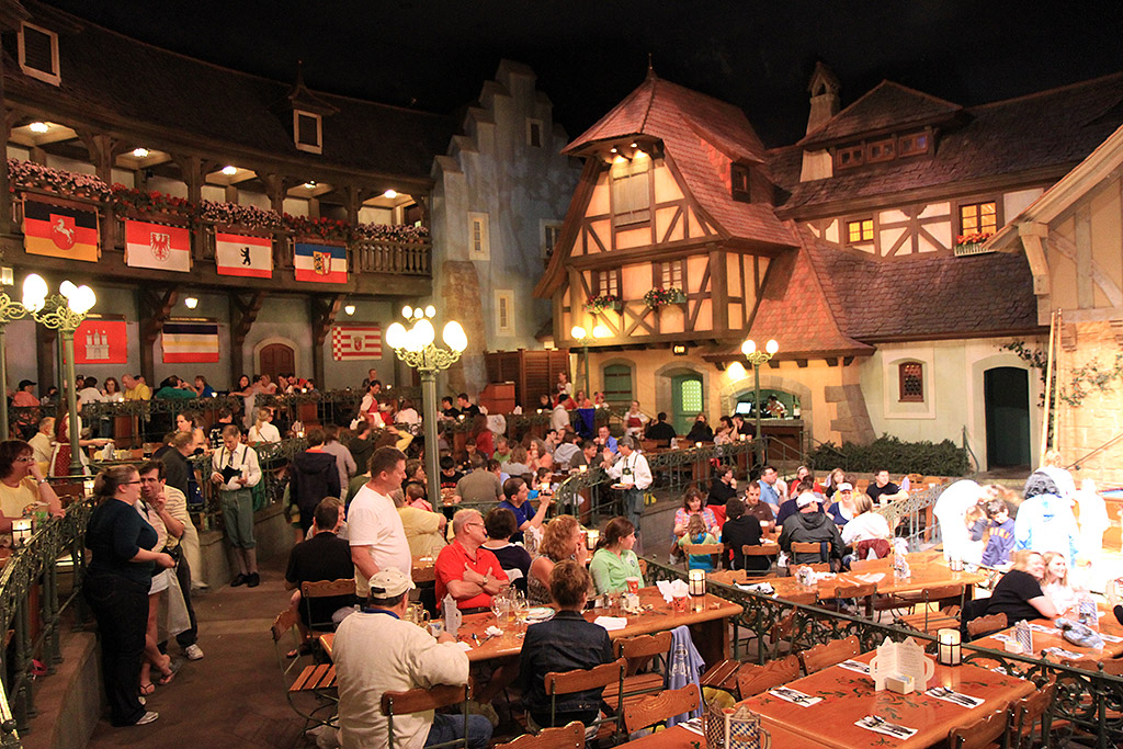 Biergarten dining room and entertainment - Photo 3 of 10