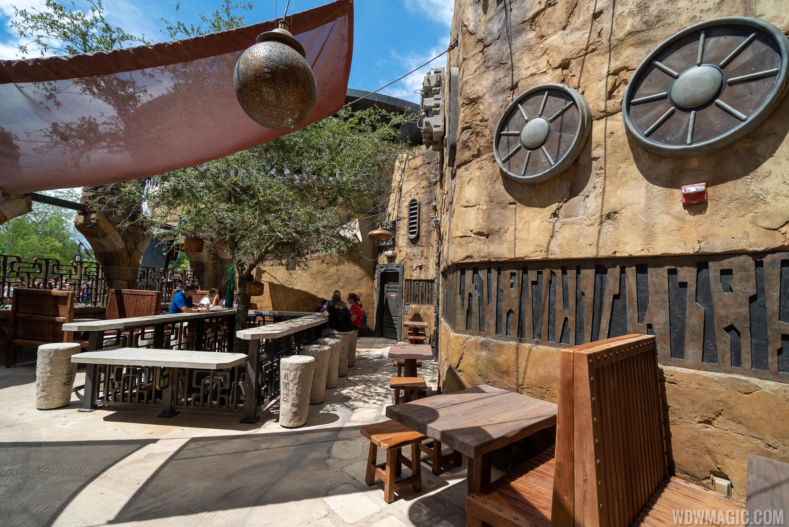 REVIEW - Docking Bay 7 Food and Cargo at Star Wars Galaxy's Edge