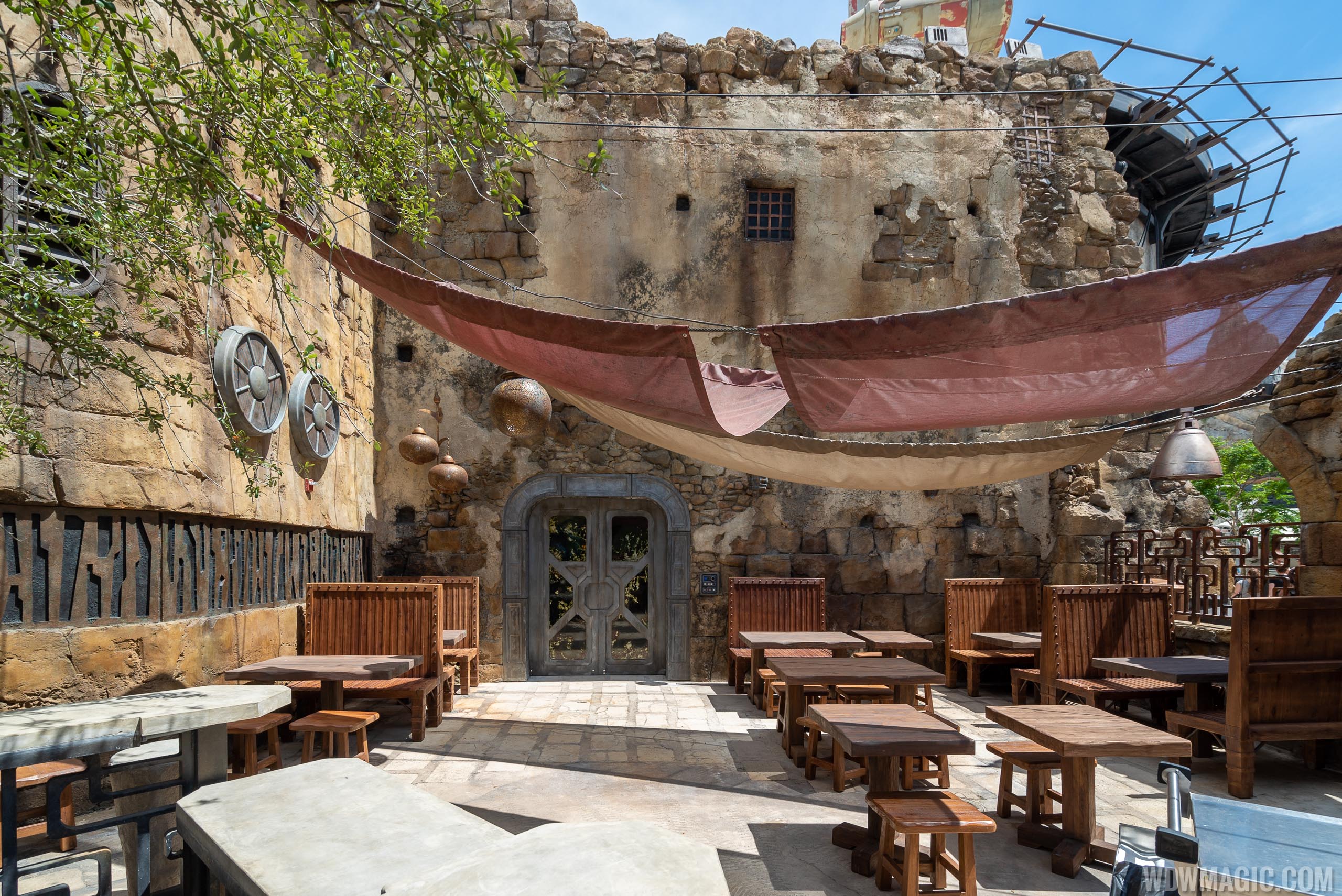 REVIEW - Docking Bay 7 Food and Cargo at Star Wars Galaxy's Edge