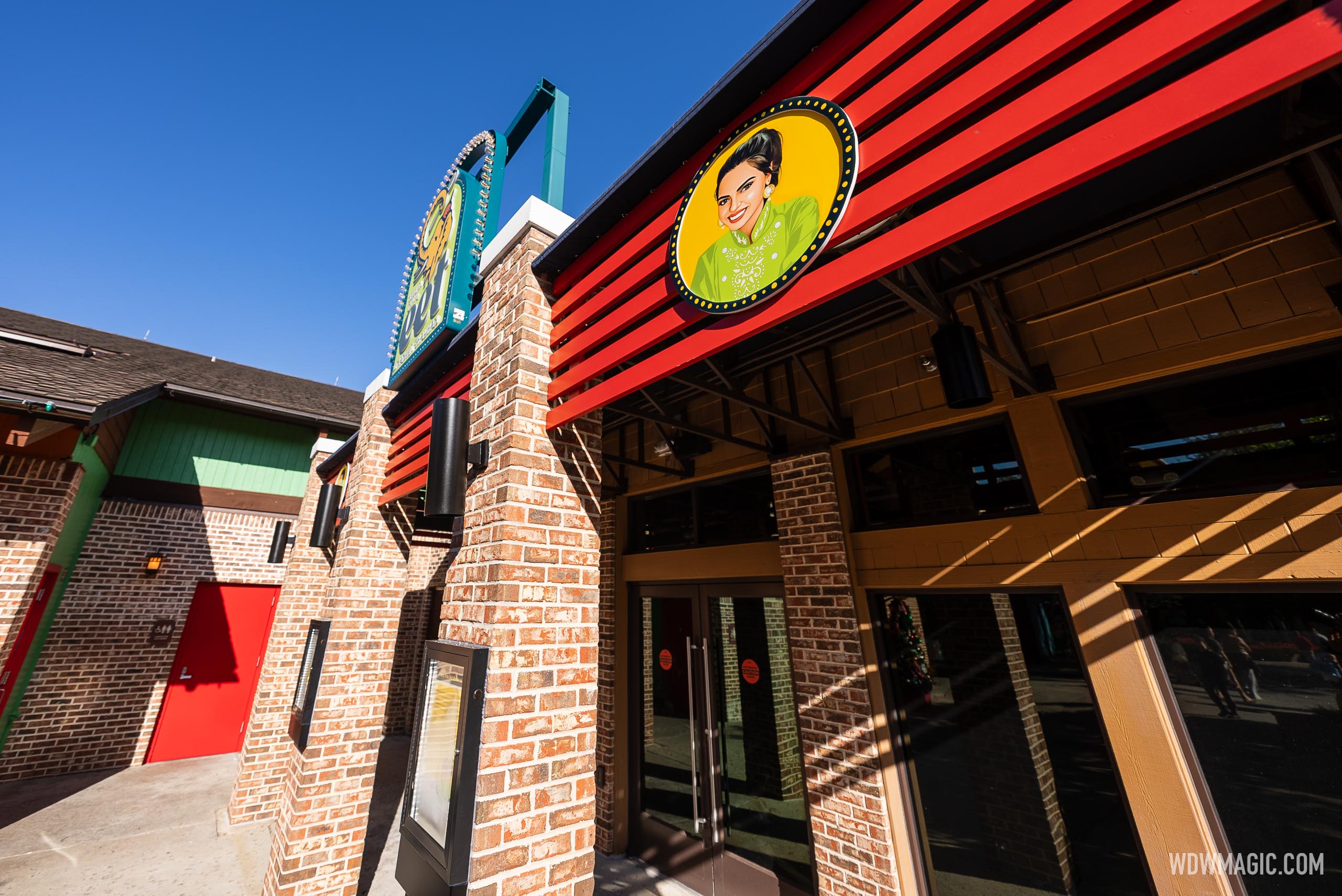 'eet' exterior - Photo 2 of 6