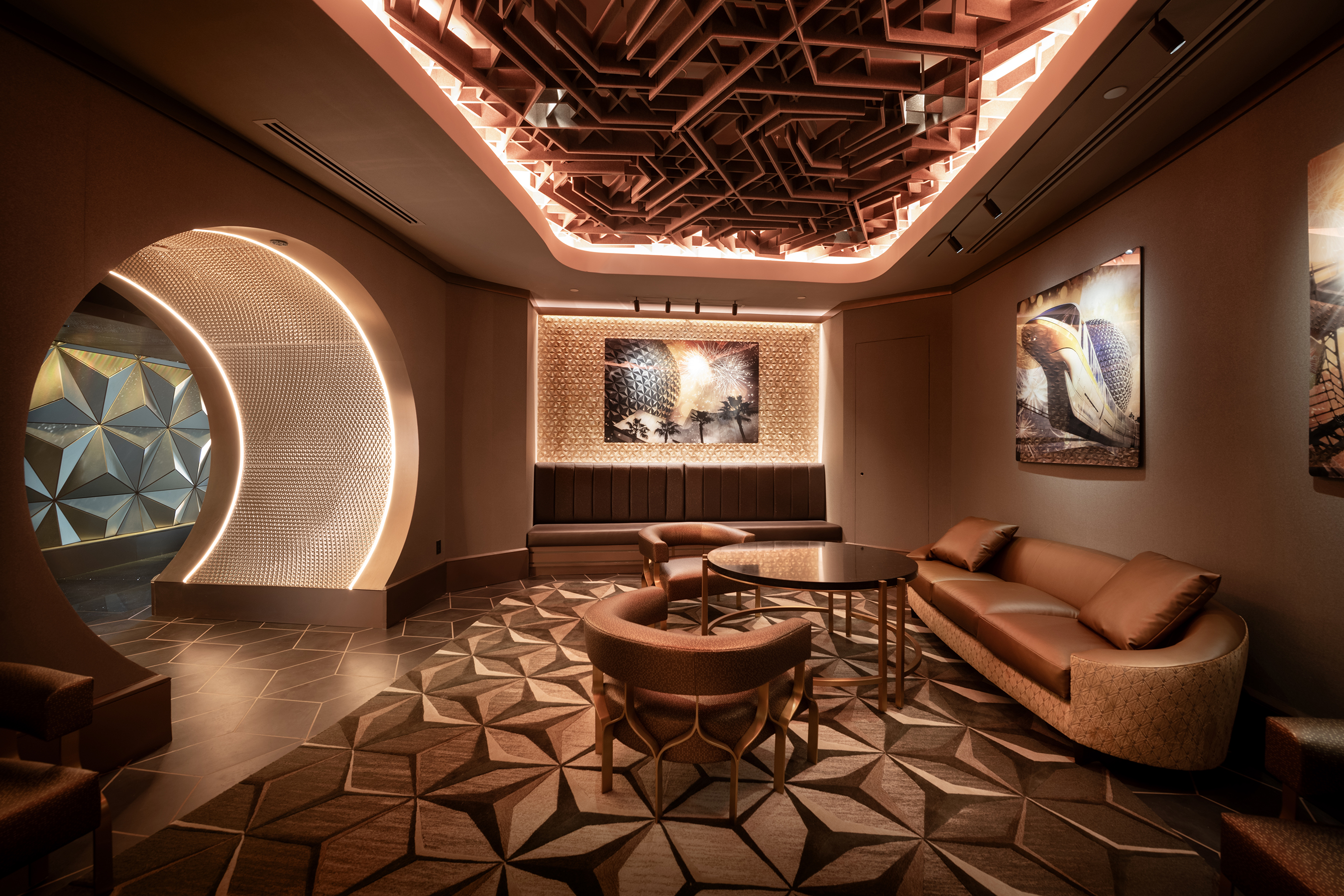 Inside the GEO-82 Lounge - Photo 5 of 8