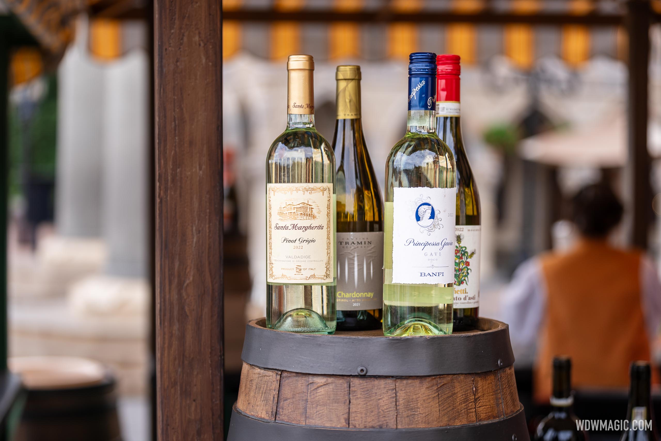 Italy Pavilion wine cart overview - Photo 5 of 5