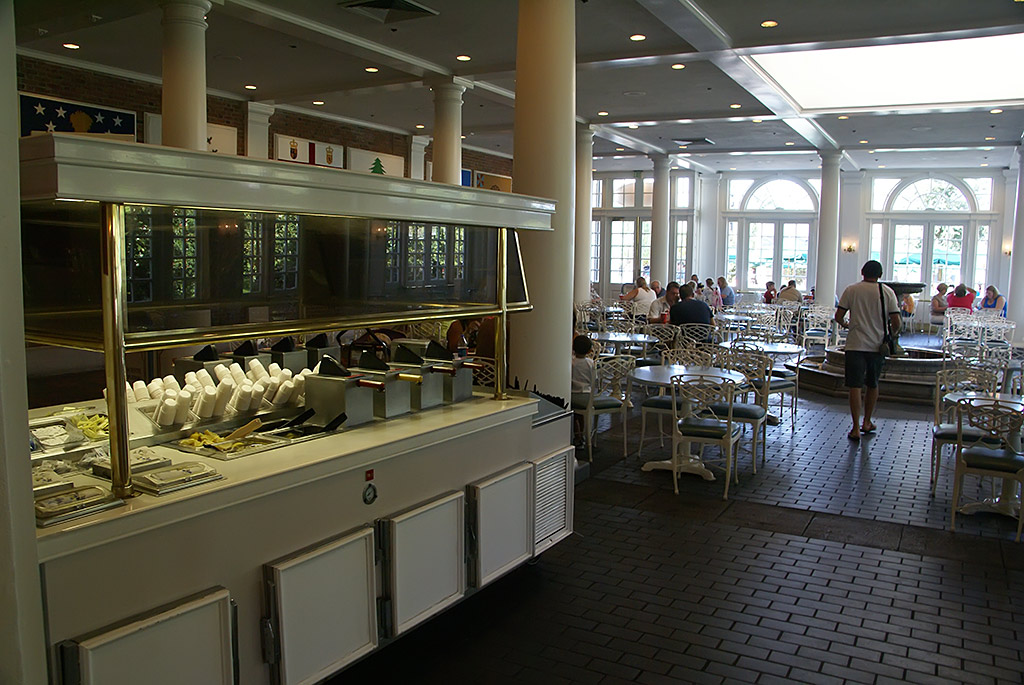 Liberty Inn interior - Photo 5 of 8