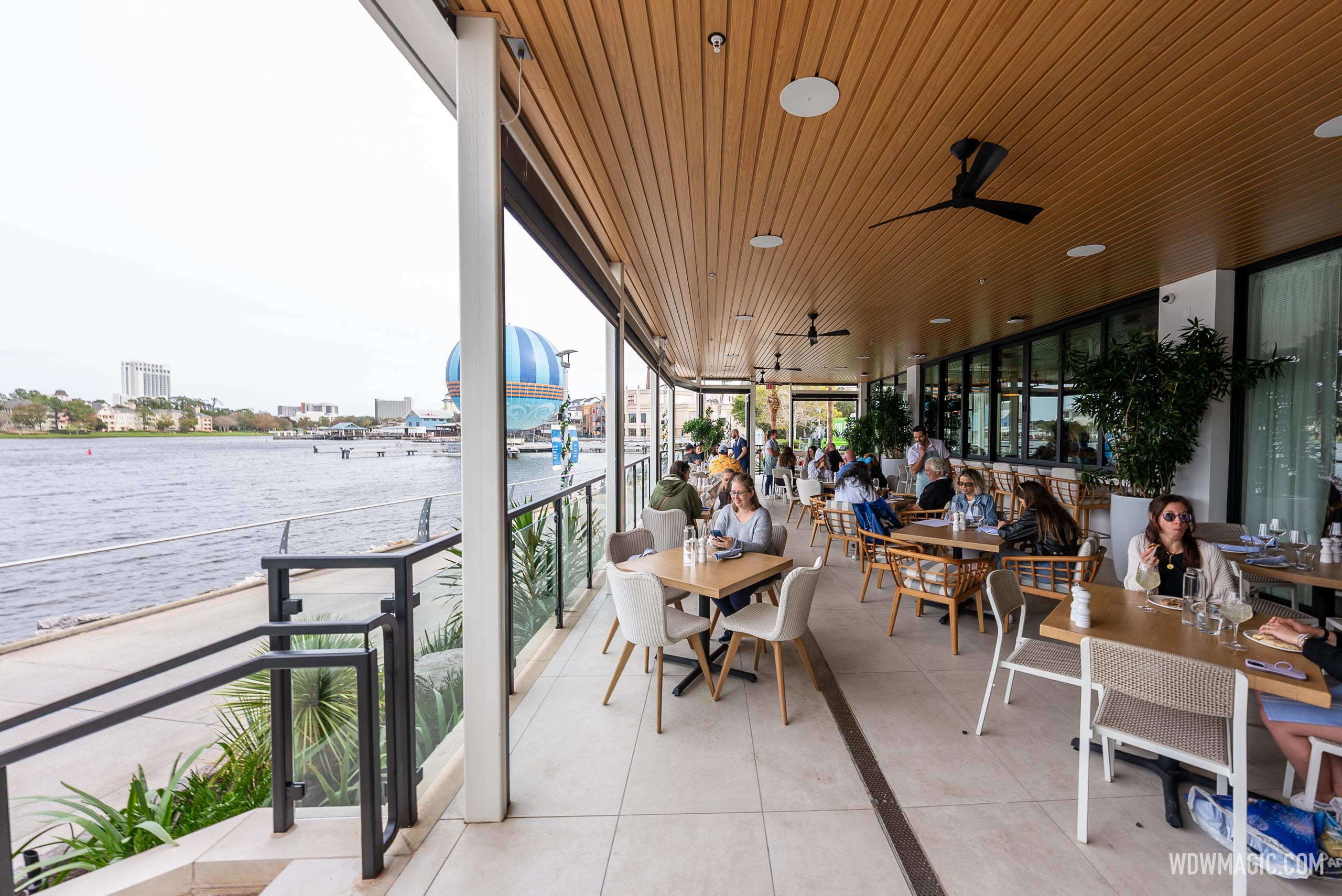 Summer-House-on-the-Lake_Full_54392.jpg;width=1200;height=630;mode=crop ...