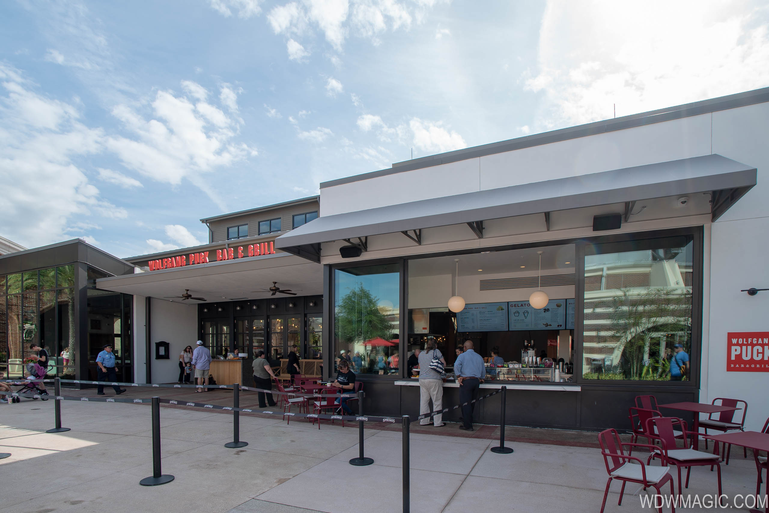 Wolfgang Puck Bar and Grill