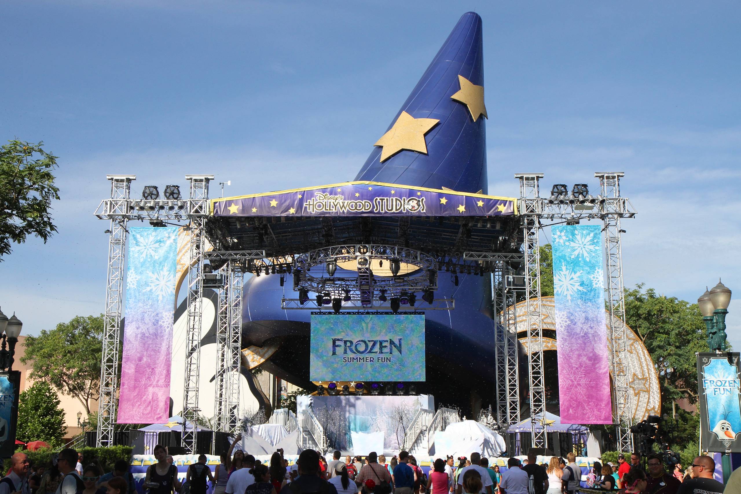 Frozen Summer Fun LIVE at Disney's Hollywood Studios opening day ...