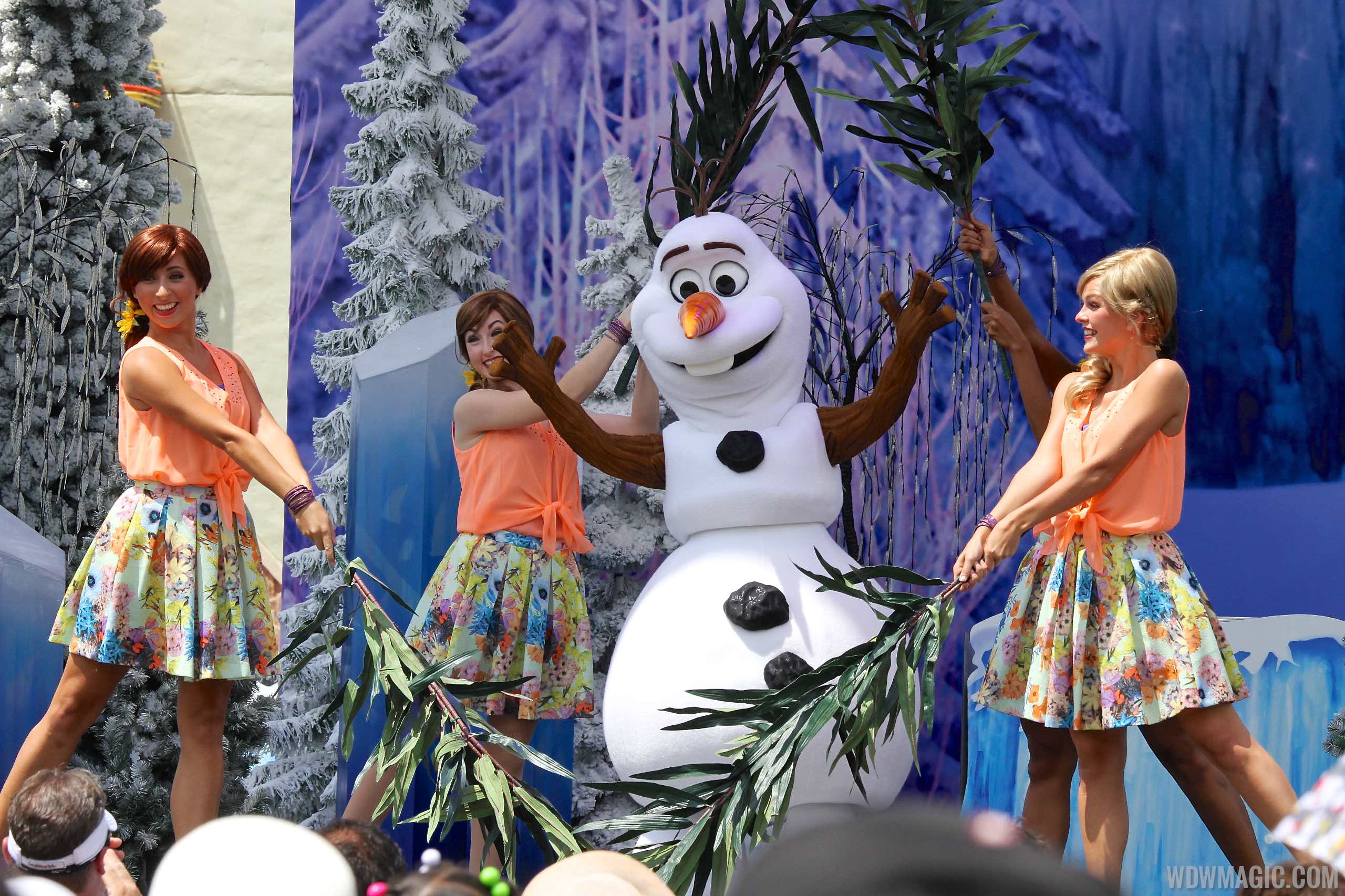 'Frozen' Summer Fun - Live at Disney's Hollywood Studios