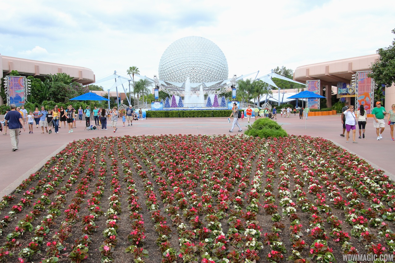 Epcot holiday decorations 2013 - Photo 2 of 16