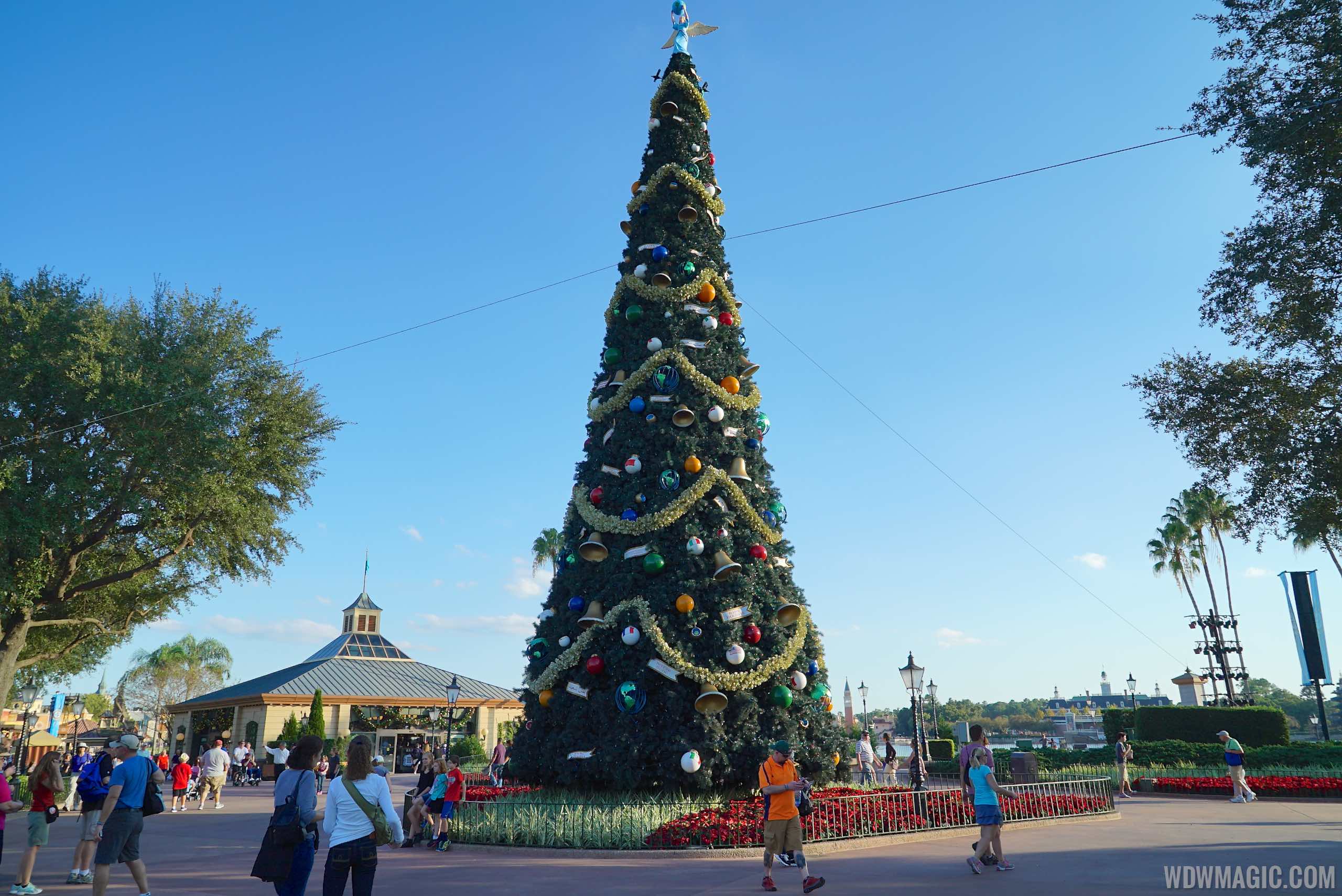 Epcot holiday decorations 2014 - Photo 3 of 36
