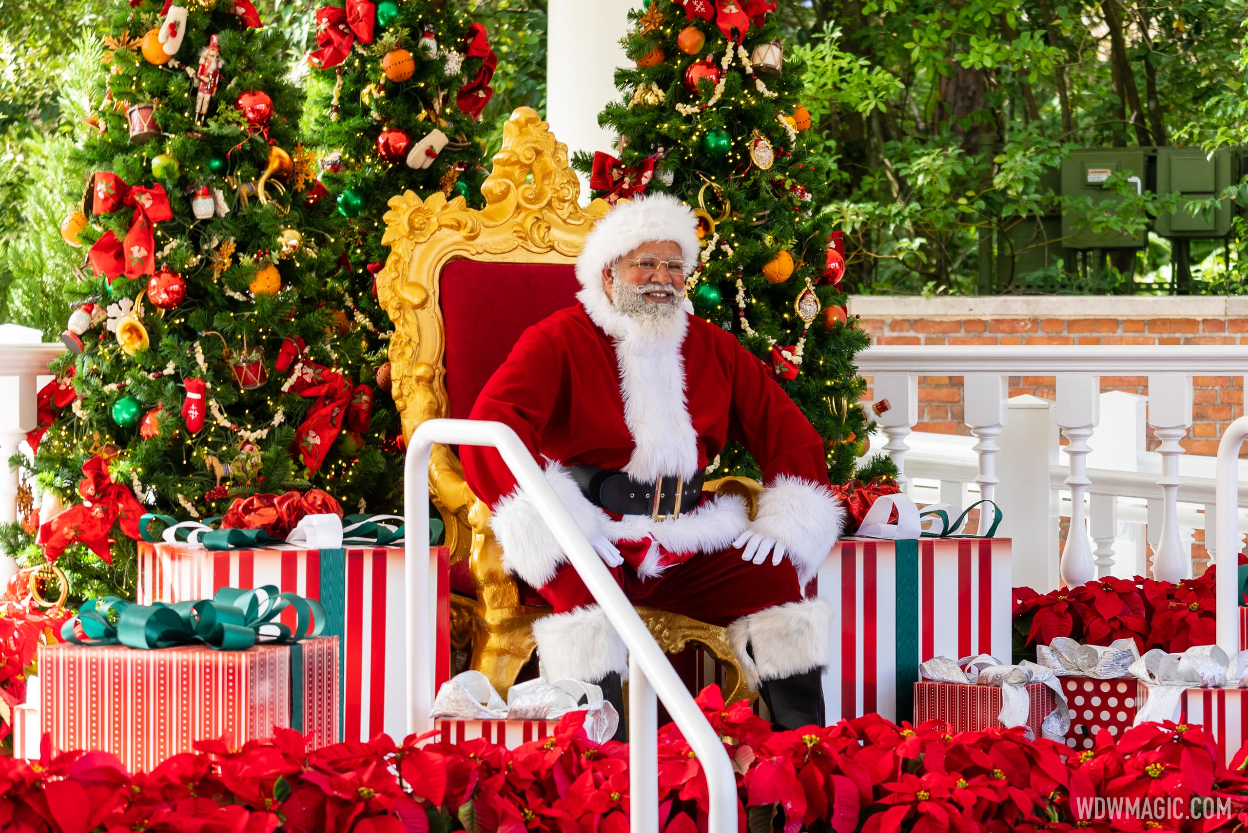 Santa meet and greet at the 2021 EPCOT International Festival of the ...