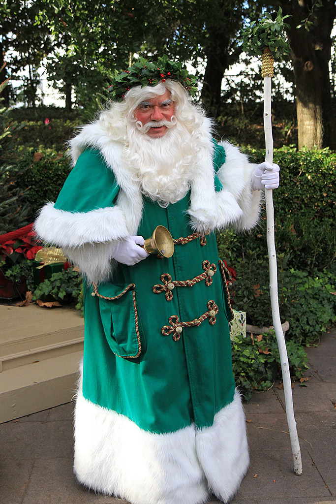 Holiday Storytellers - United Kingdom - Father Christmas - Photo 2 of 6