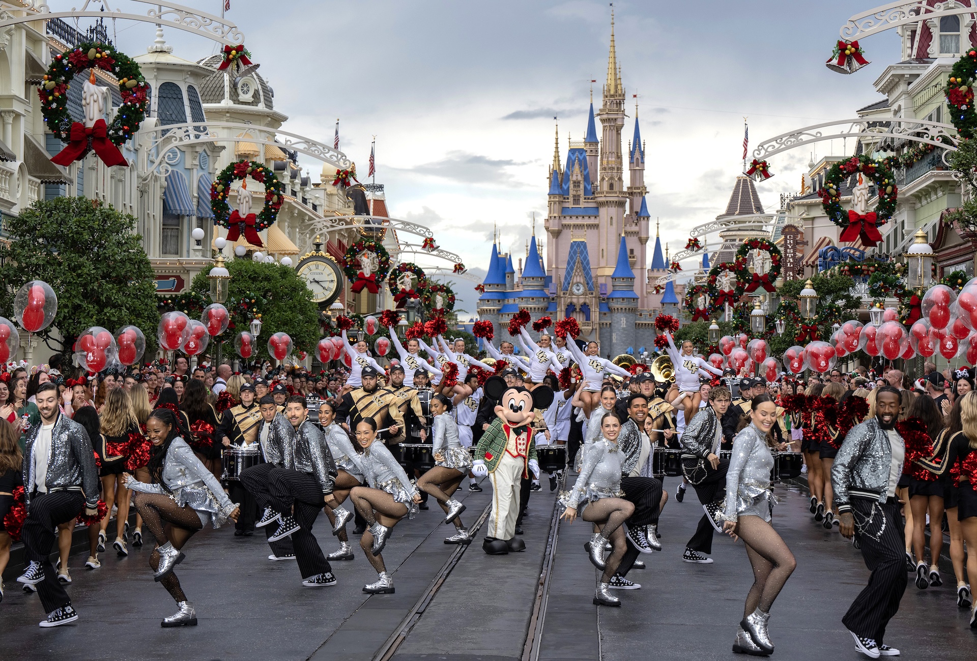 ABC Disney Parks Christmas Day Parade 2025: How to Watch, Who's ...