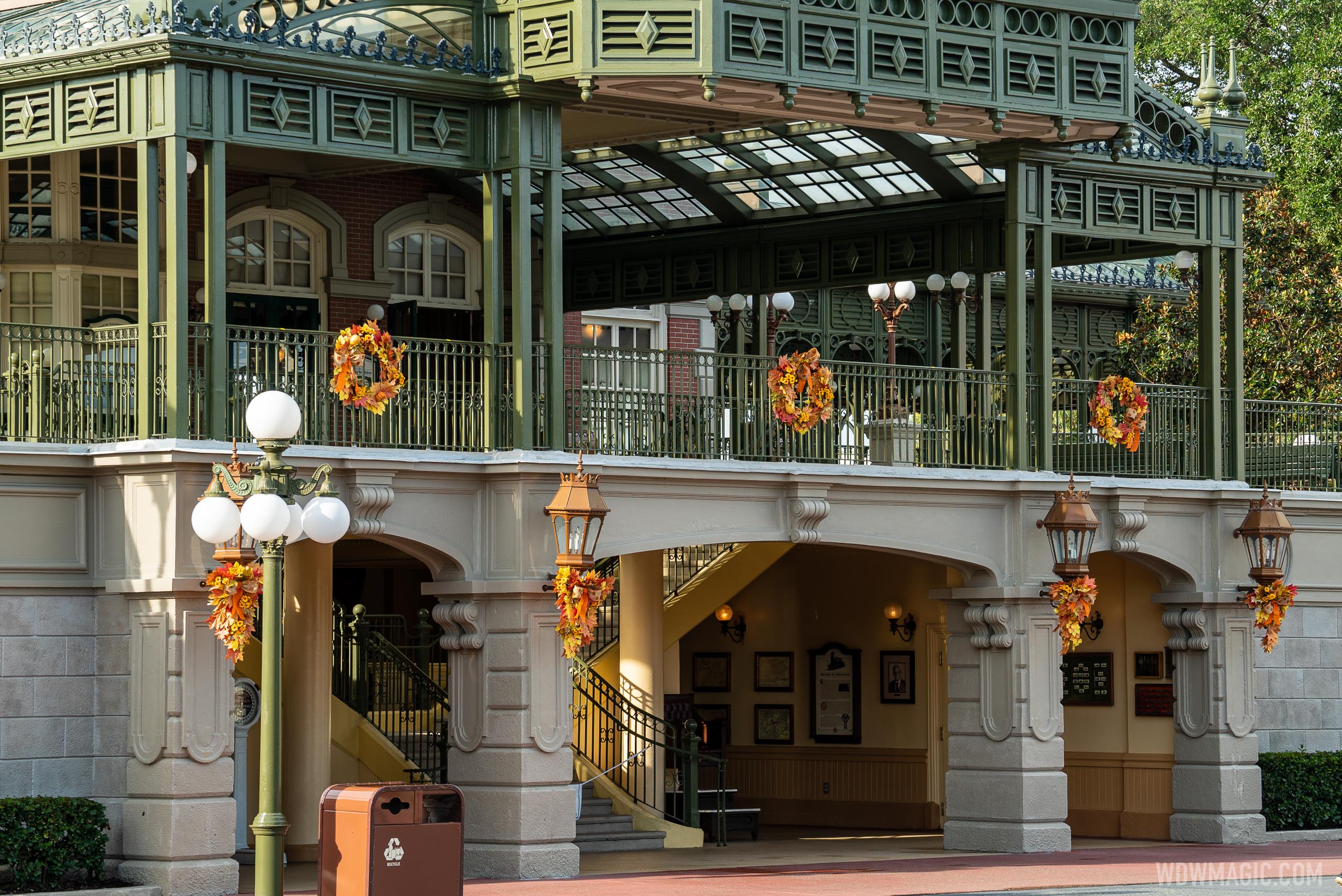 Magic Kingdom fall decorations 2020 - Photo 2 of 10