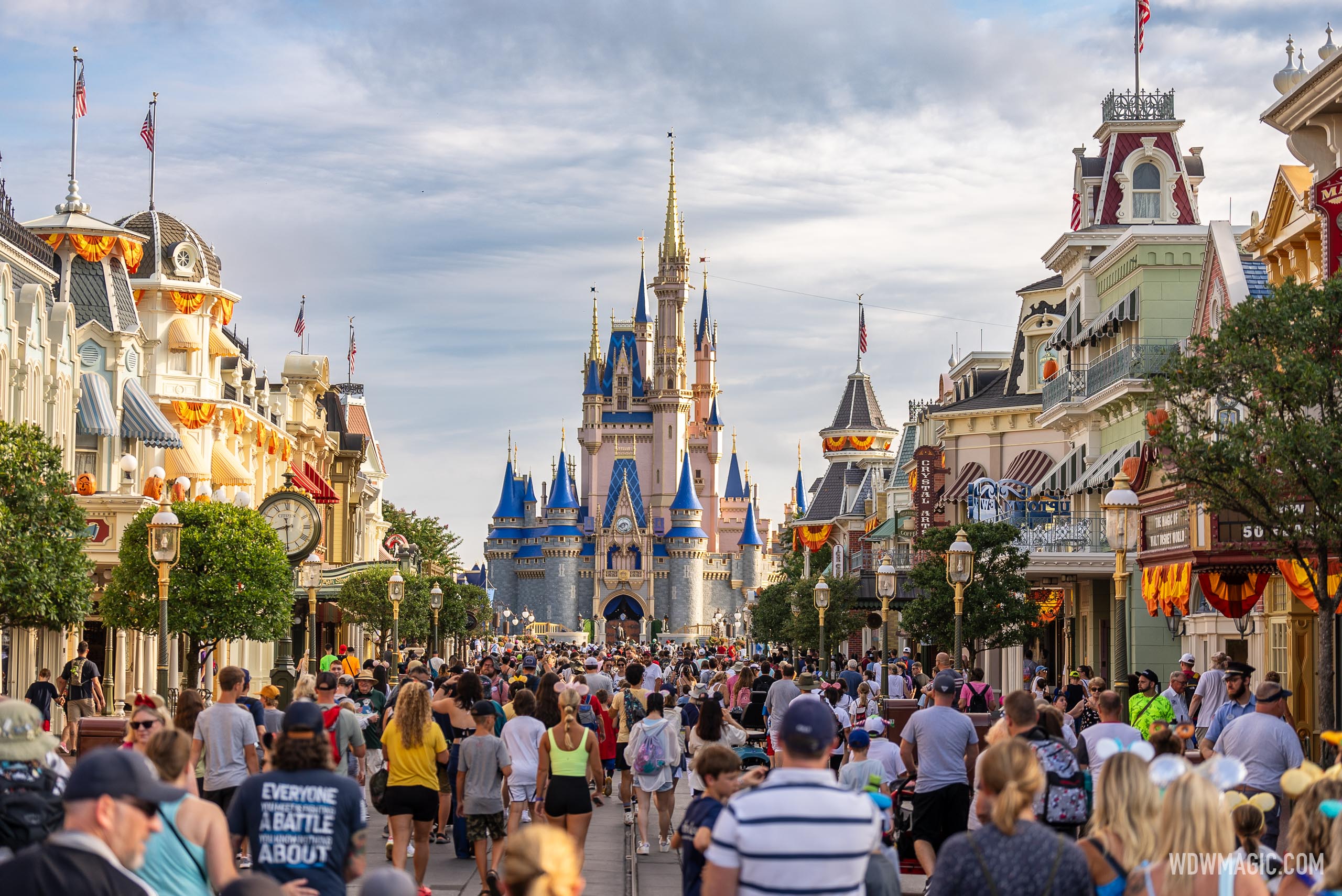 Magic Kingdom fall Halloween decorations 2023 - Photo 2 of 22