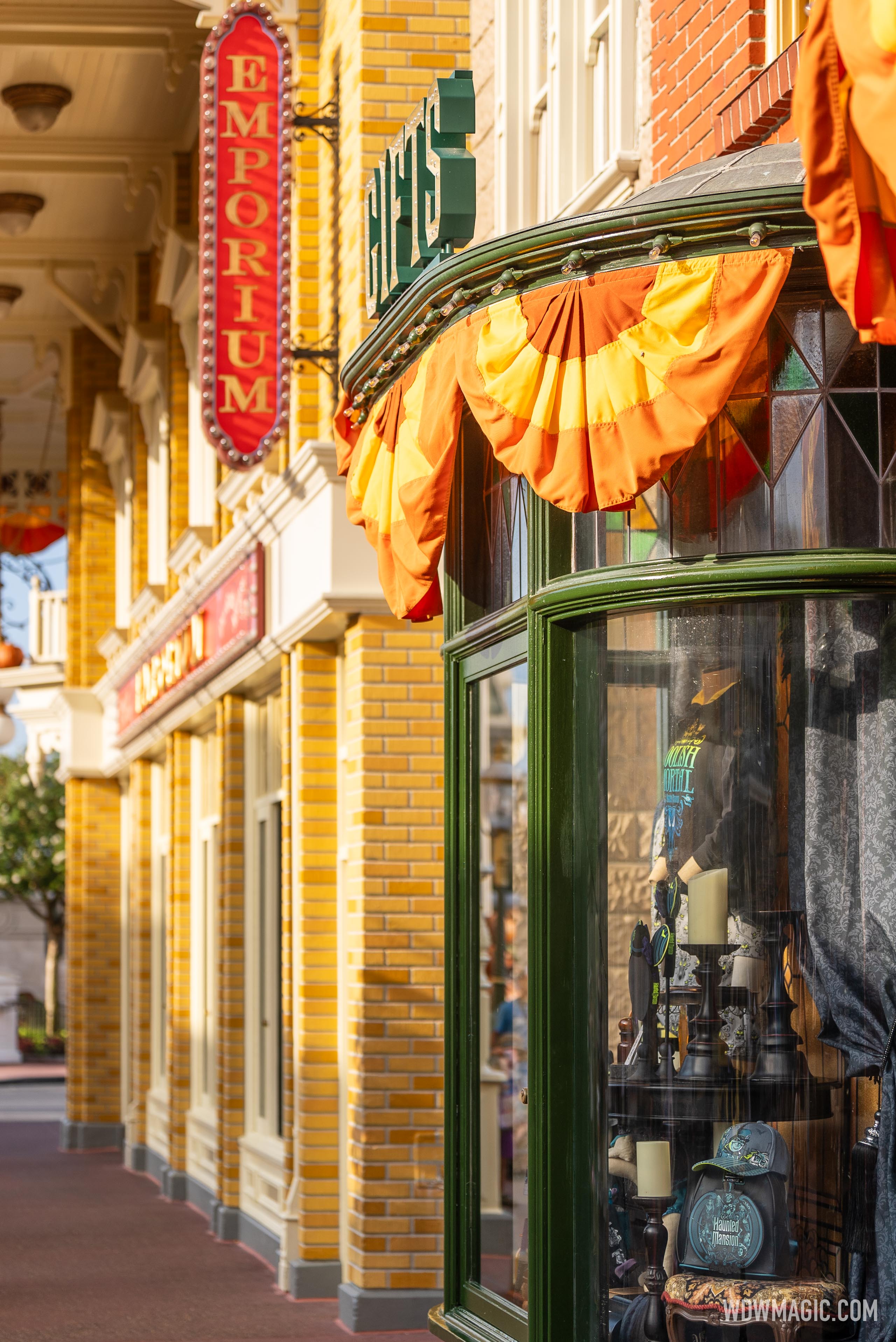 Magic Kingdom fall Halloween decorations 2023 - Photo 15 of 22