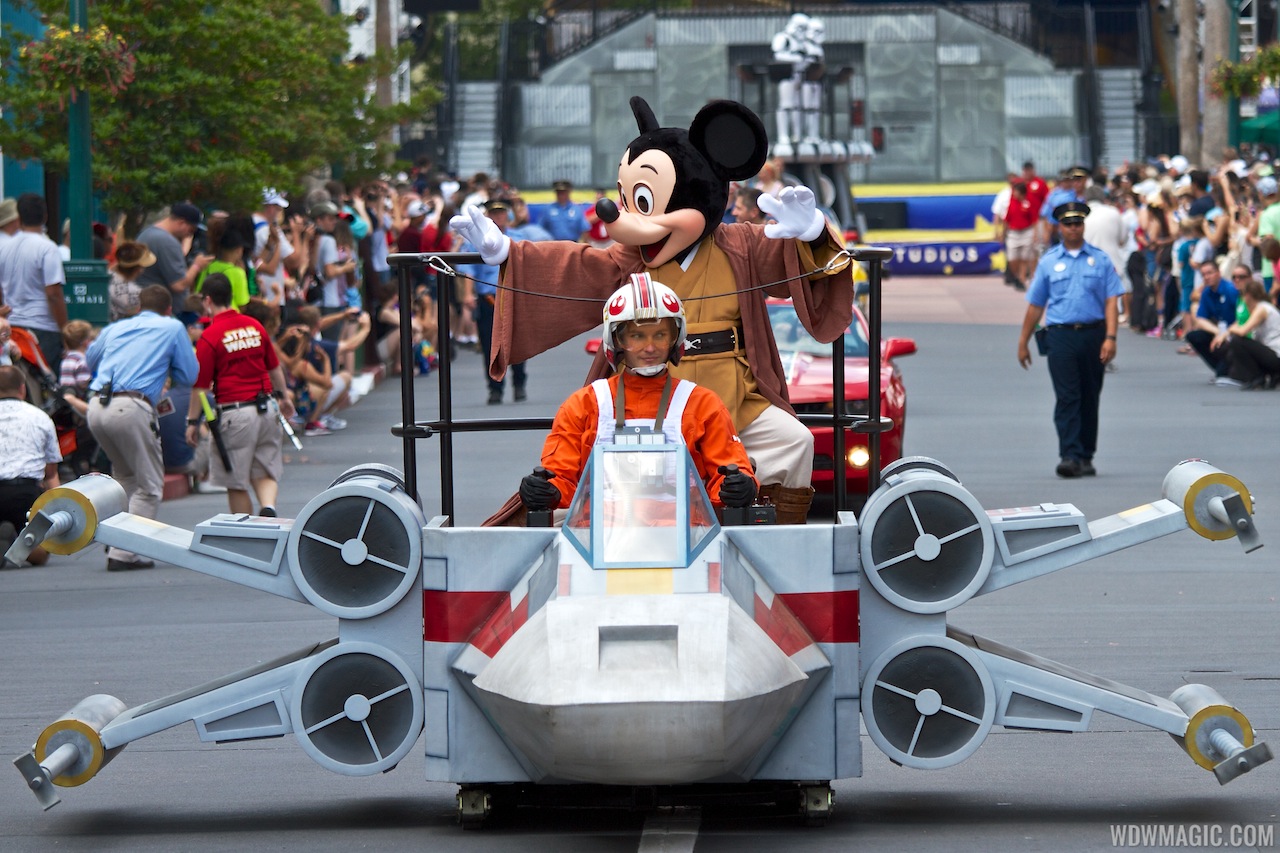2013 Star Wars Weekends - Weekend 1 Legends of the Force motorcade ...