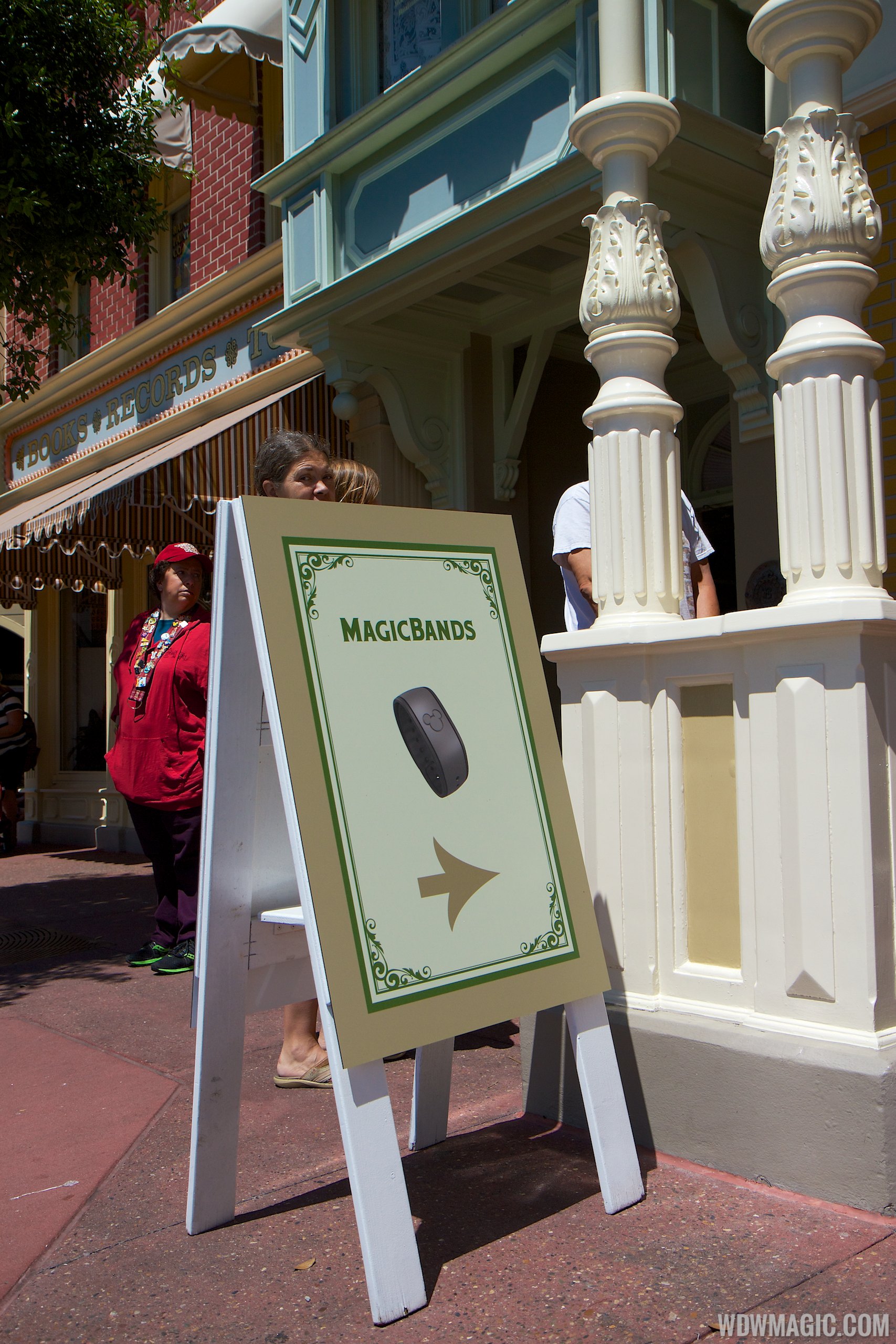 PHOTOS - Retail MagicBands take prominent position in Walt Disney World ...