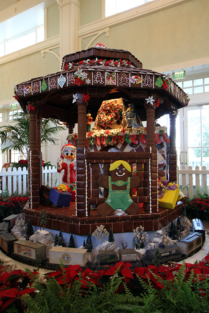 Disney's BoardWalk Inn holiday decorations 2009 - Photo 10 of 24