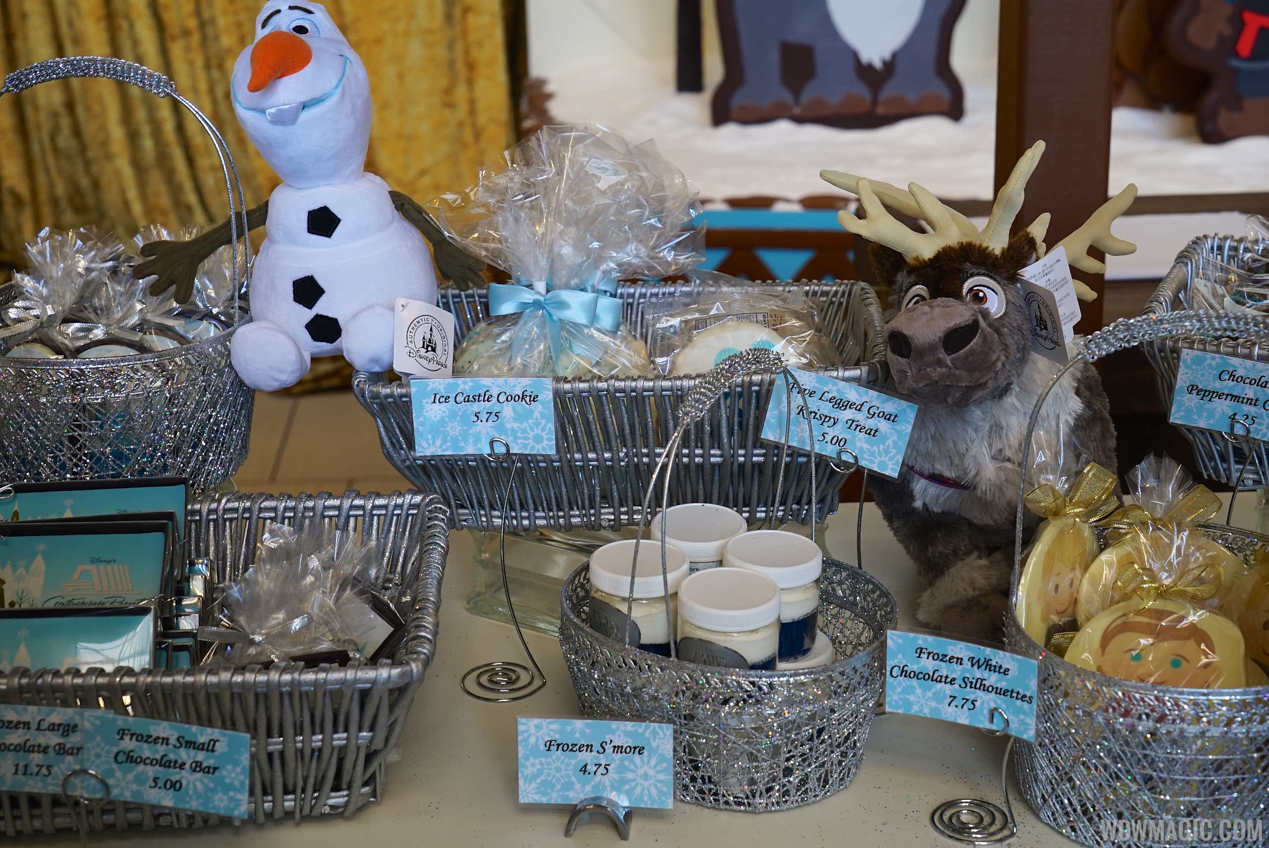 Disney's Contemporary Resort 2014 'Frozen' themed Gingerbread House ...