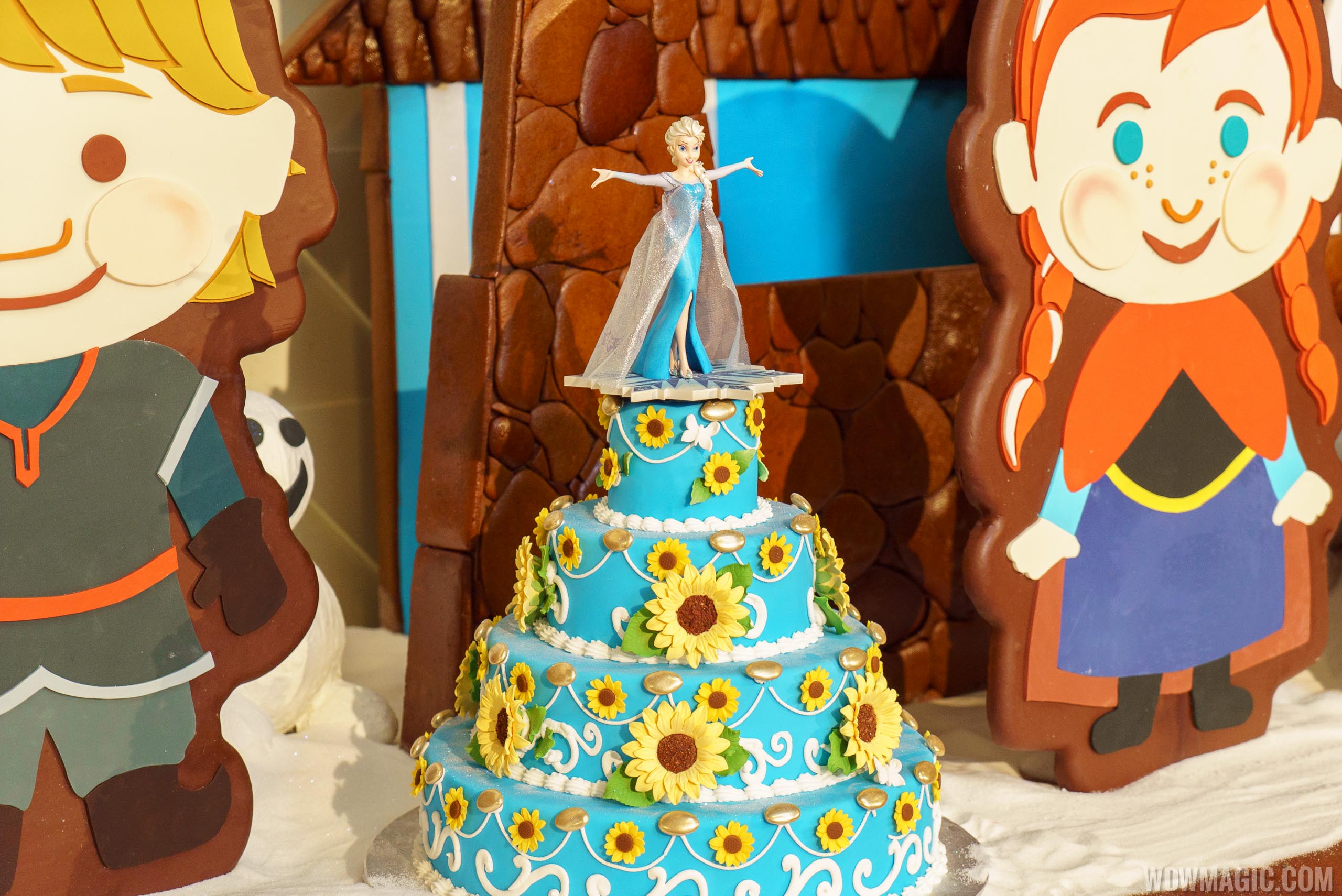 PHOTOS - Frozen themed Gingerbread House at Disney's Contemporary Resort