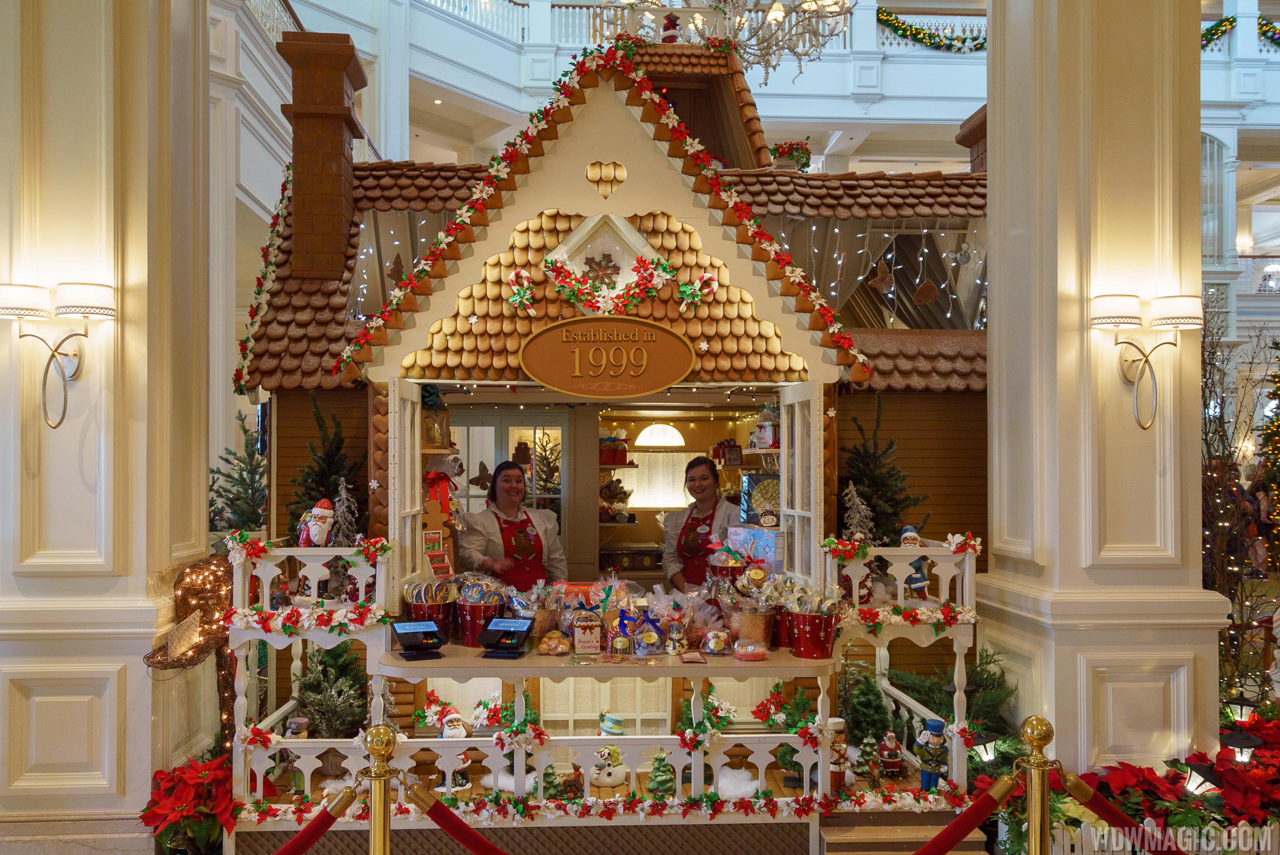 PHOTOS - Disney's Grand Floridian Resort 2017 Gingerbread House