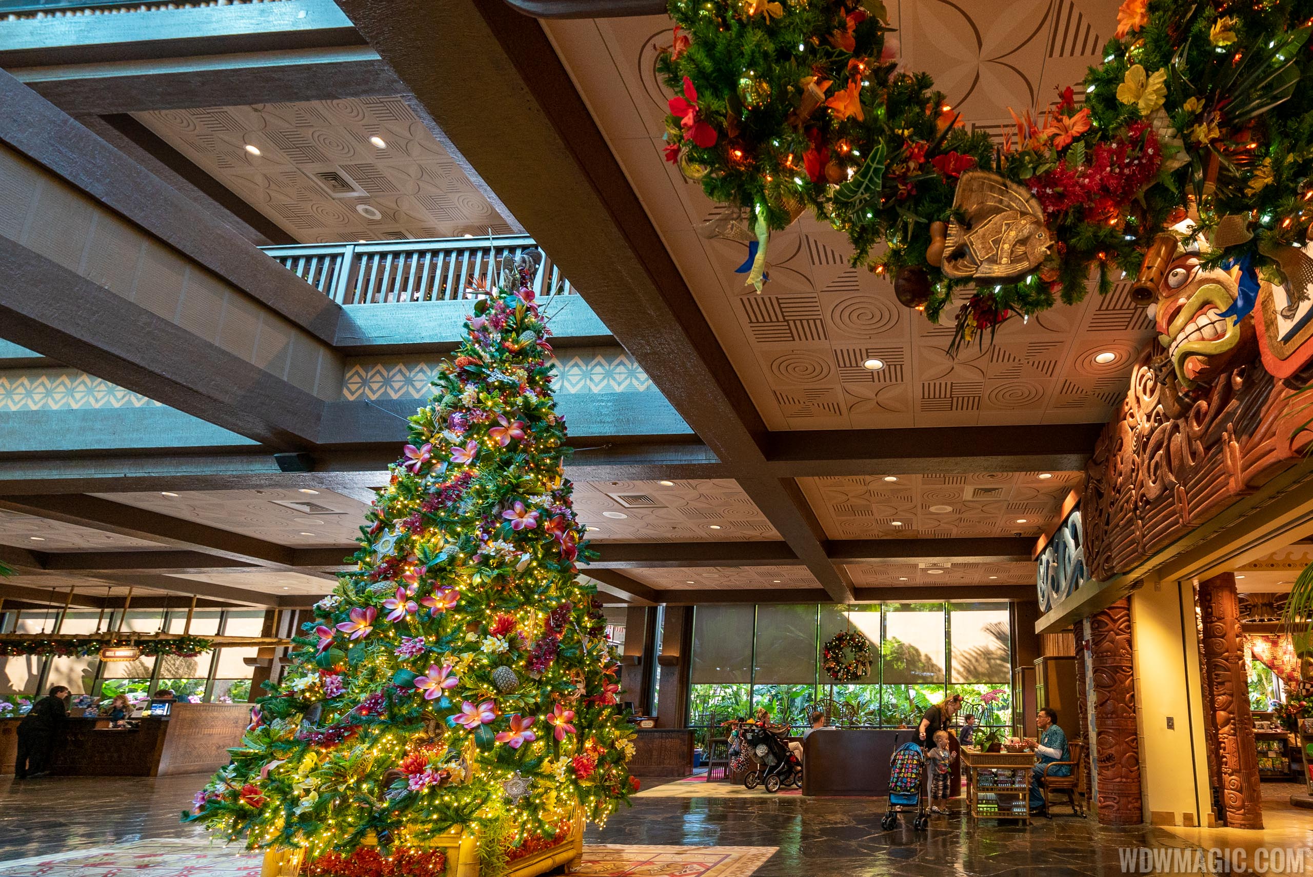 Disney's Polynesian Village Resort holiday decorations 2019 - Photo 5 of 11