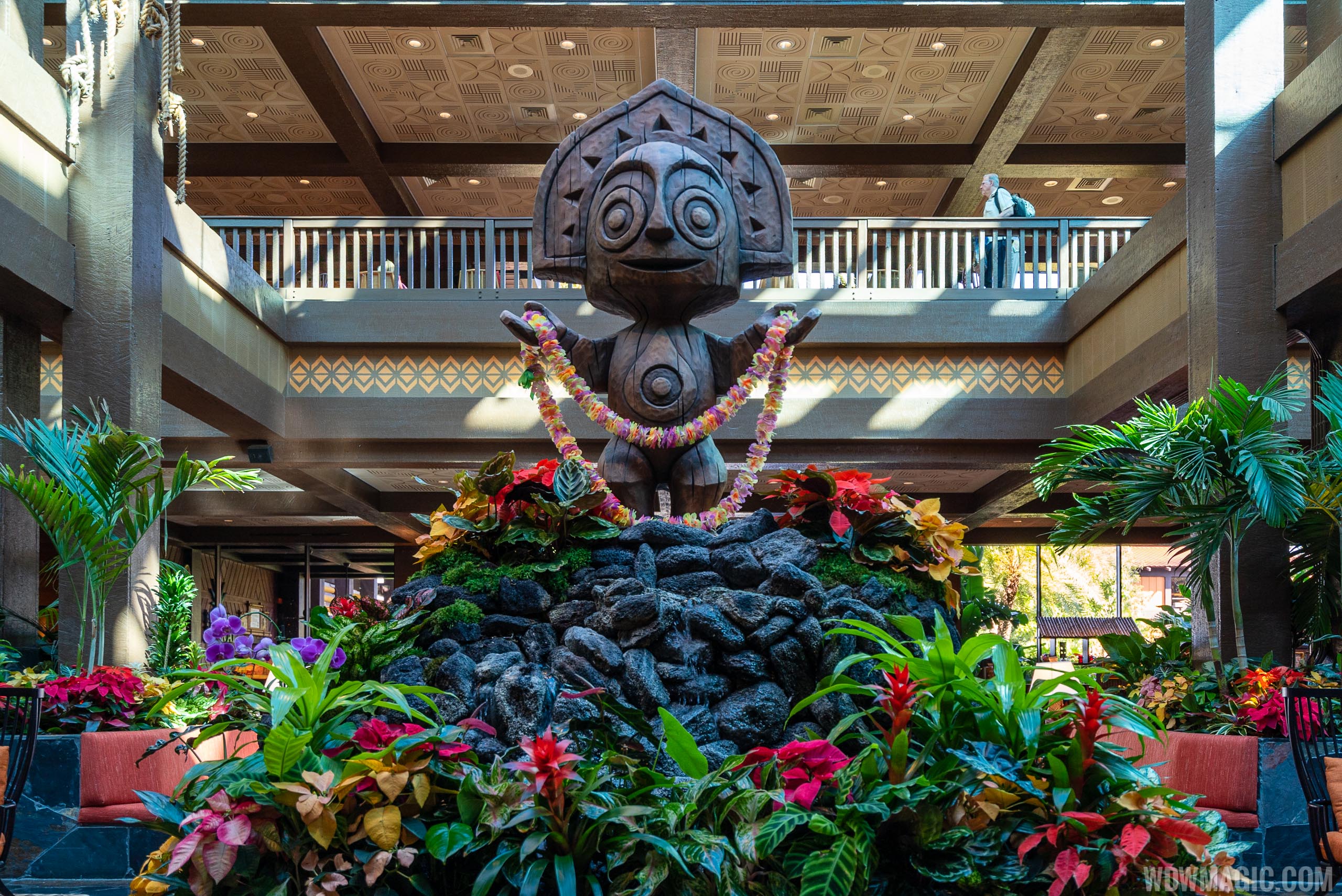 Disney's Polynesian Village Resort holiday decorations 2019 - Photo 7 of 11