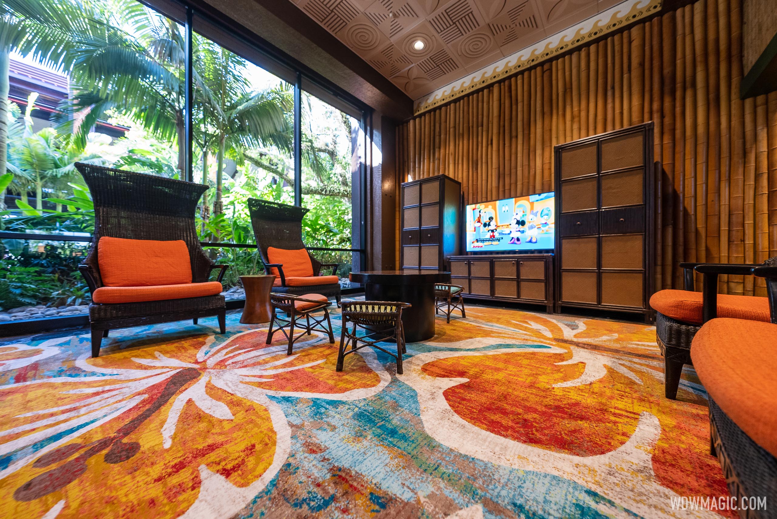 New rug color scheme at Disney's Polynesian Village Resort lobby ...