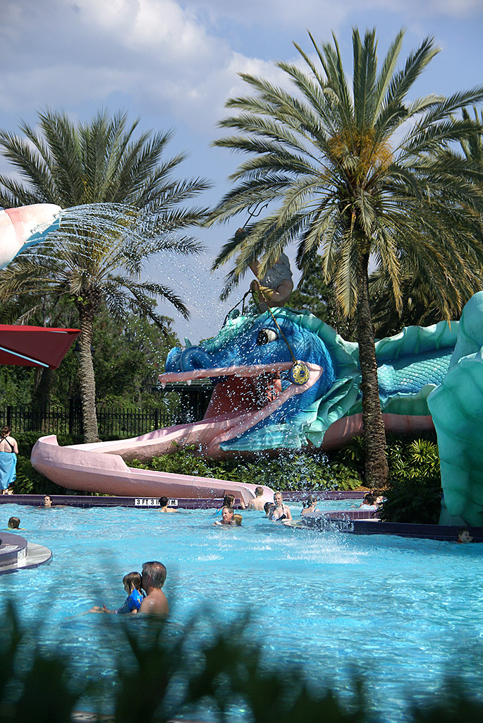 Disney's Port Orleans French Quarter pool area - Photo 2 of 9