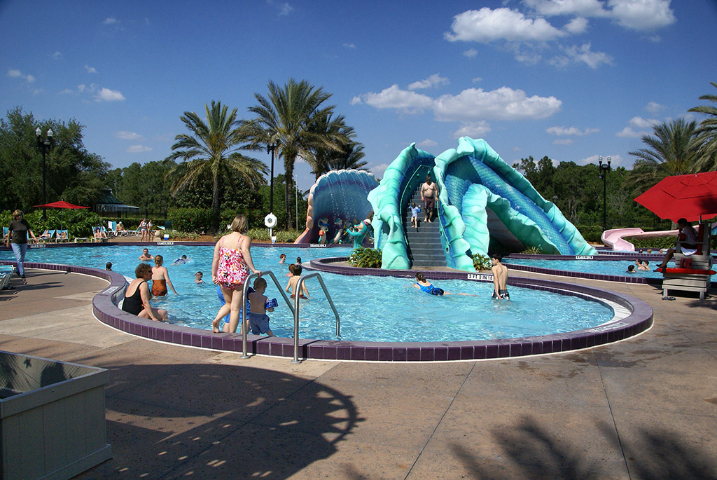 Disney's Port Orleans French Quarter pool area - Photo 7 of 9