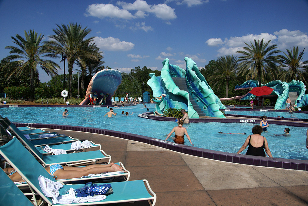 Disney's Port Orleans French Quarter pool area - Photo 8 of 9