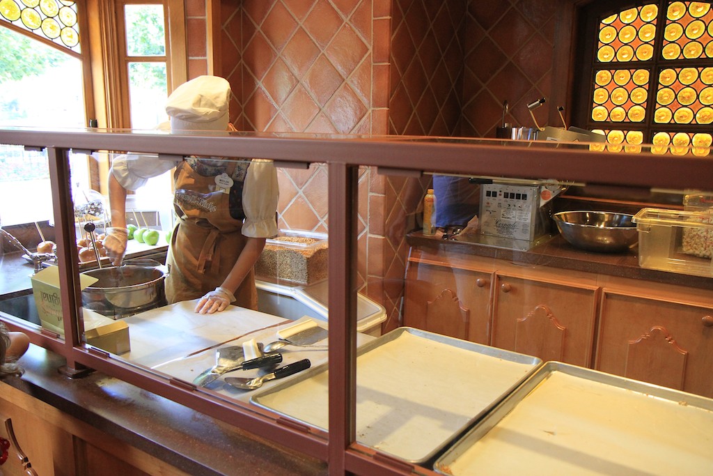 Karamelle-Kuche - Photo tour of Germany's new Caramel shop now open at ...