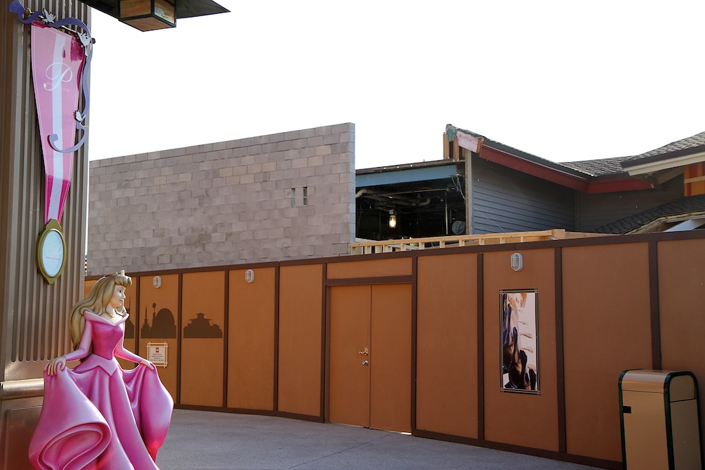 PHOTOS - Latest look at the LEGO Imagination Center expansion