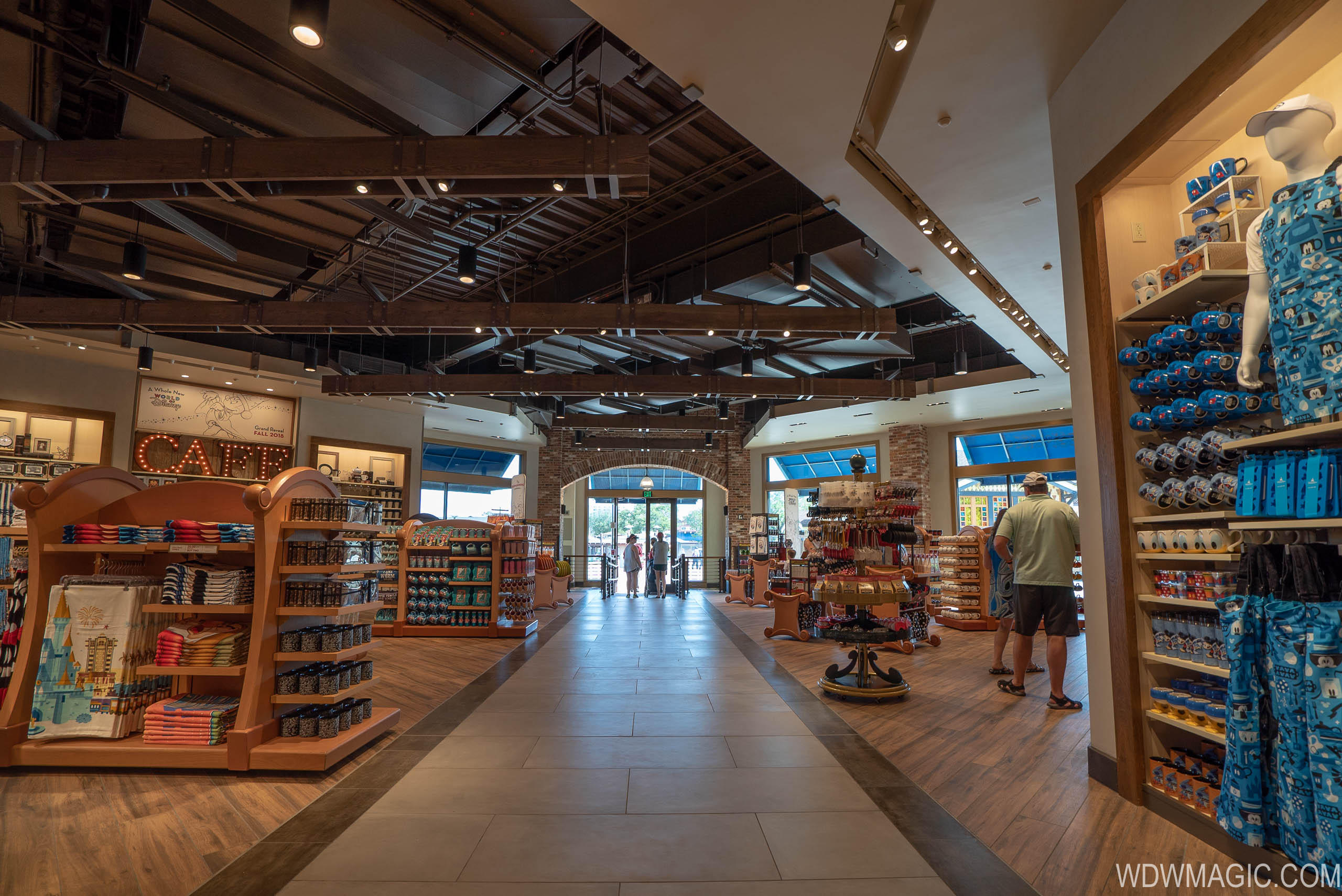 New look World of Disney - phase 1 - Photo 4 of 11